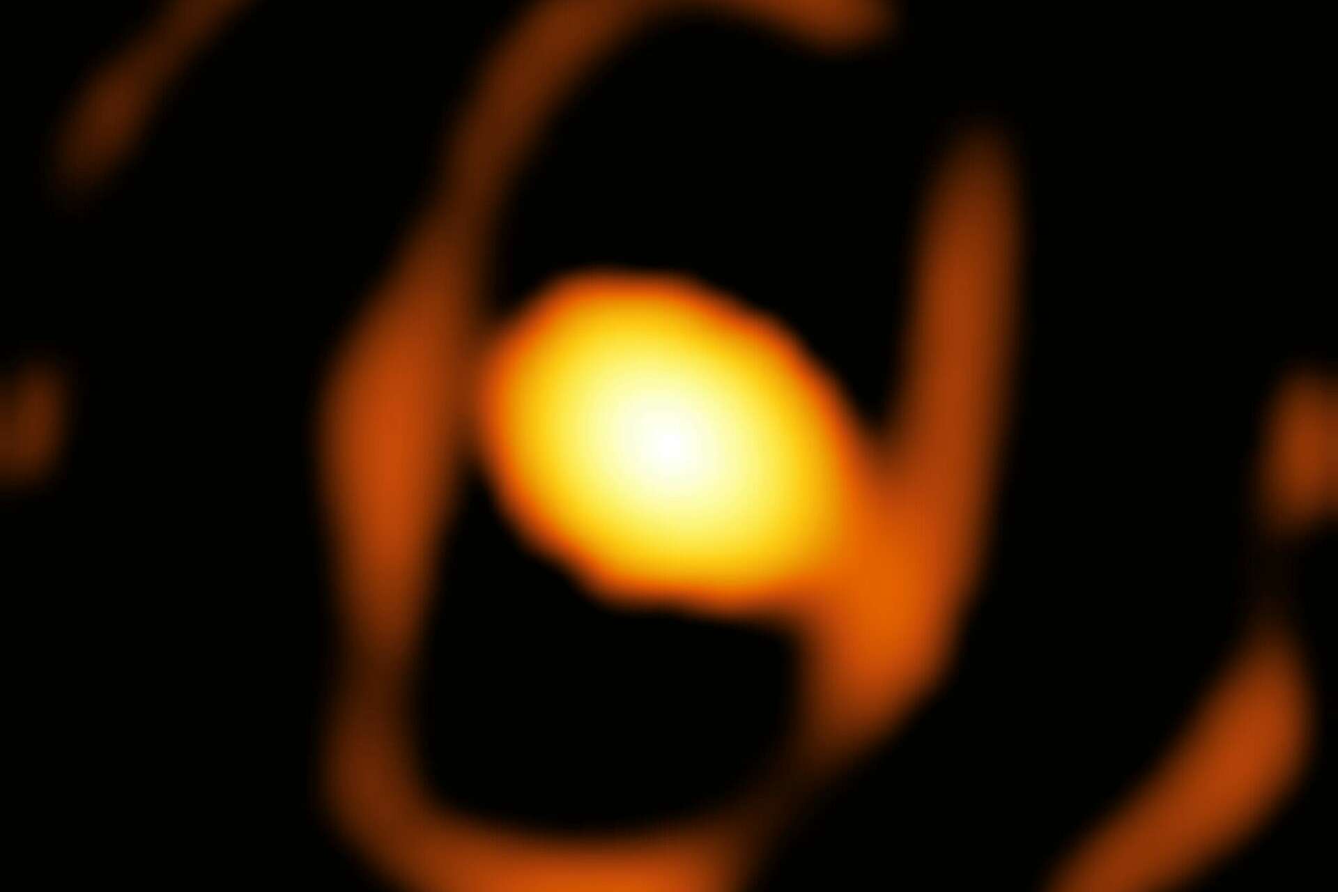 Star outside galaxy imaged in detail for the first time