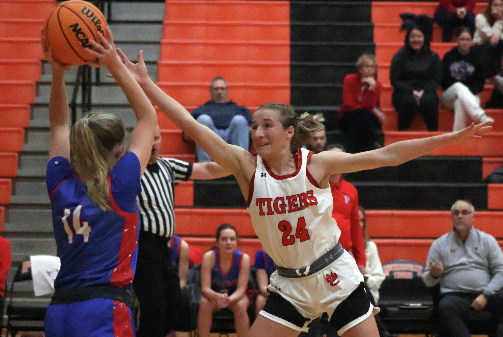 Edwardsville girls basketball opens season against Pleasant Plains