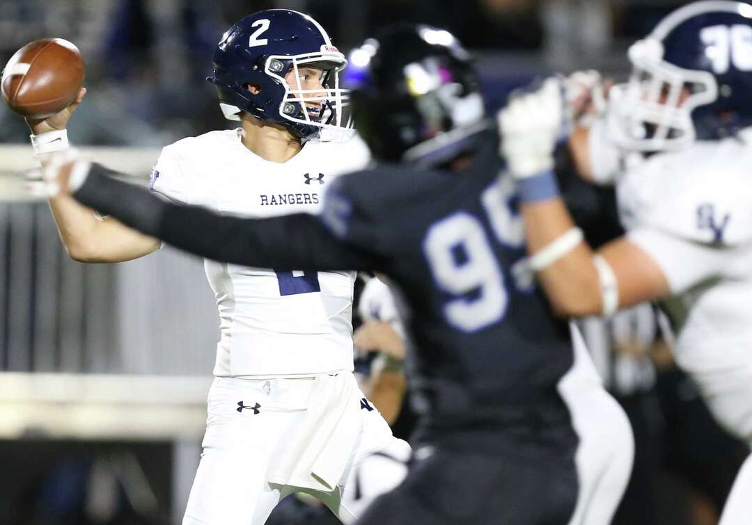 Smithson Valley dominant in playoff win over Edinburg Vela