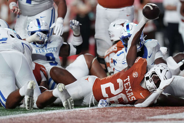 What are the biggest crowds ever at Texas Longhorns' DKR Stadium?