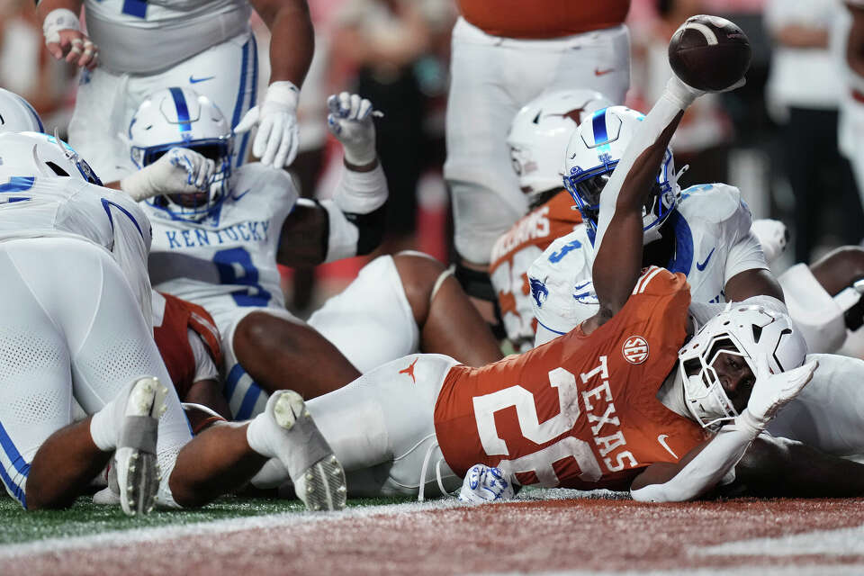 What are the biggest crowds ever at Texas Longhorns' DKR Stadium?