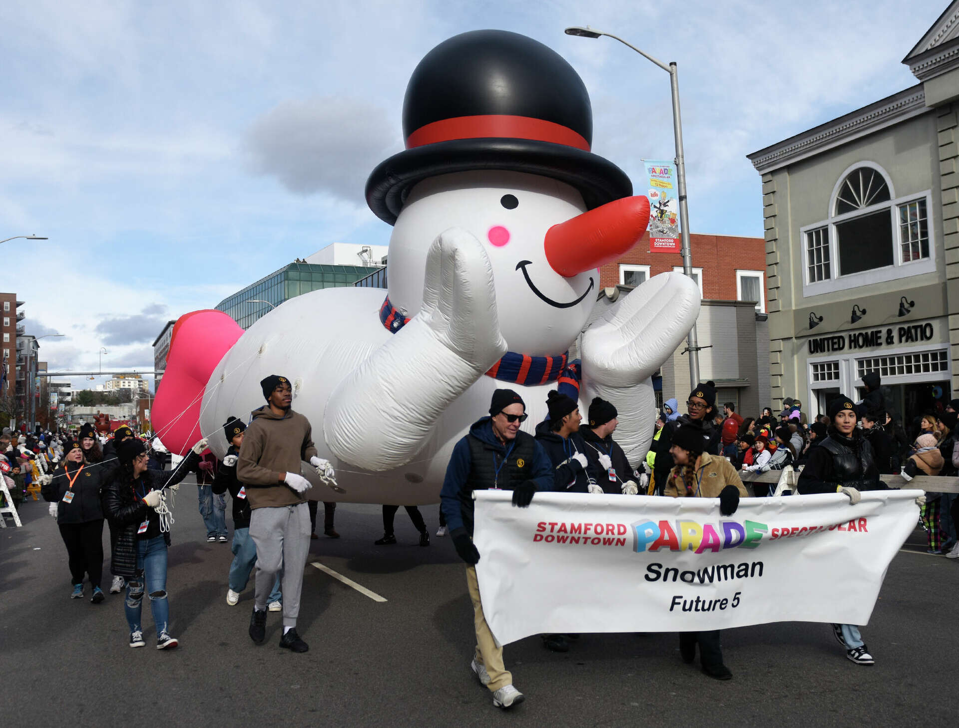 See Stamford 2024 Thanksgiving parade with giant balloons and more