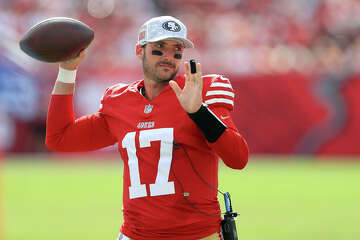 49ers start Brandon Allen at QB despite broken finger
