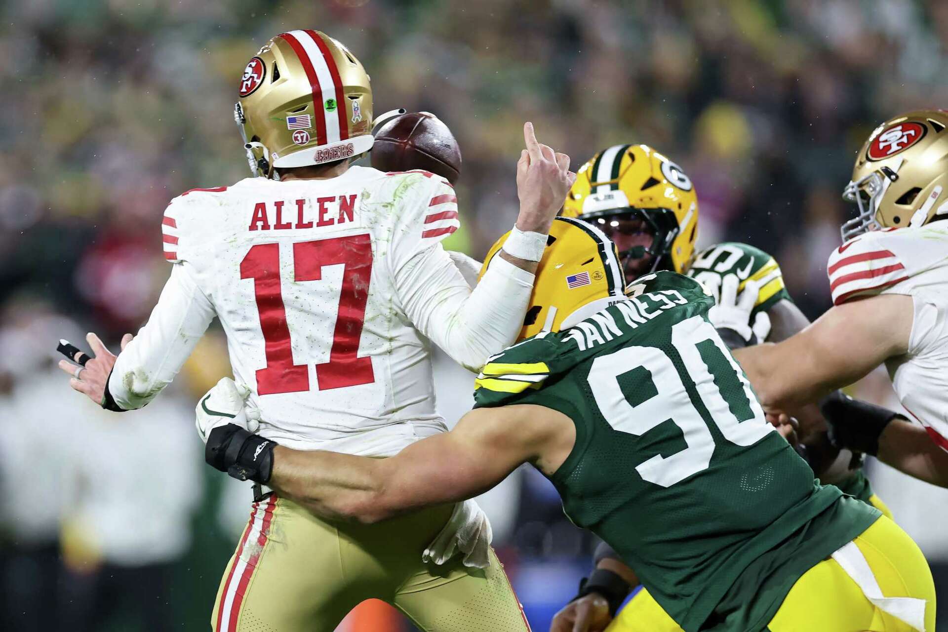 49ers’ Brandon Allen needed help in rare start and he didn’t get it