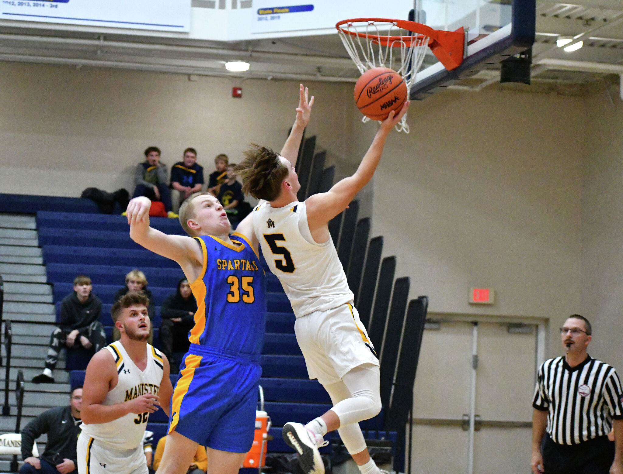 Manistee boys basketball splits first games of season