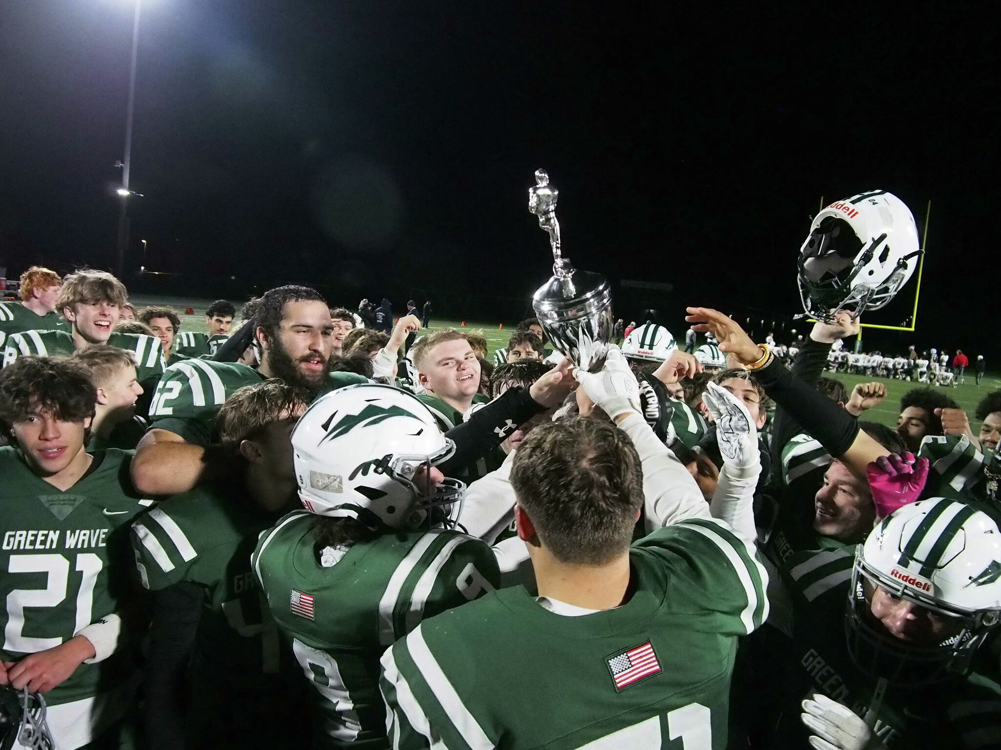 New Milford football finished the CIAC season on a 4-game win streak