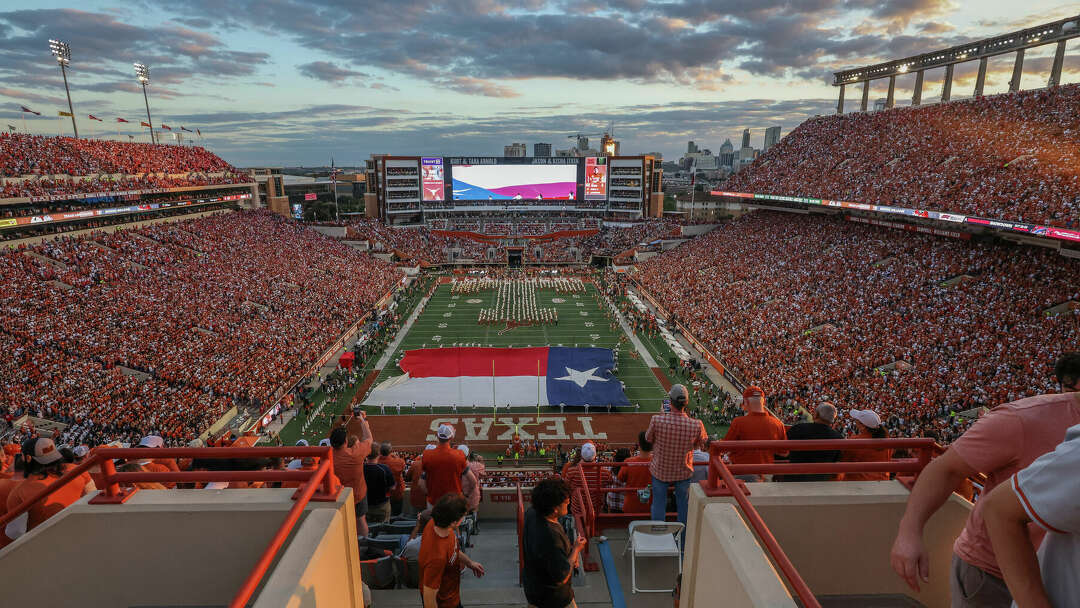 What are the biggest crowds ever at Texas Longhorns' DKR Stadium?