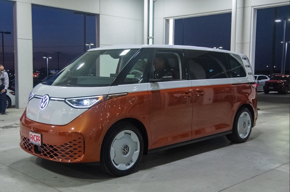 2025 Volkswagen ID.Buzz electric bus debuts in Laredo
