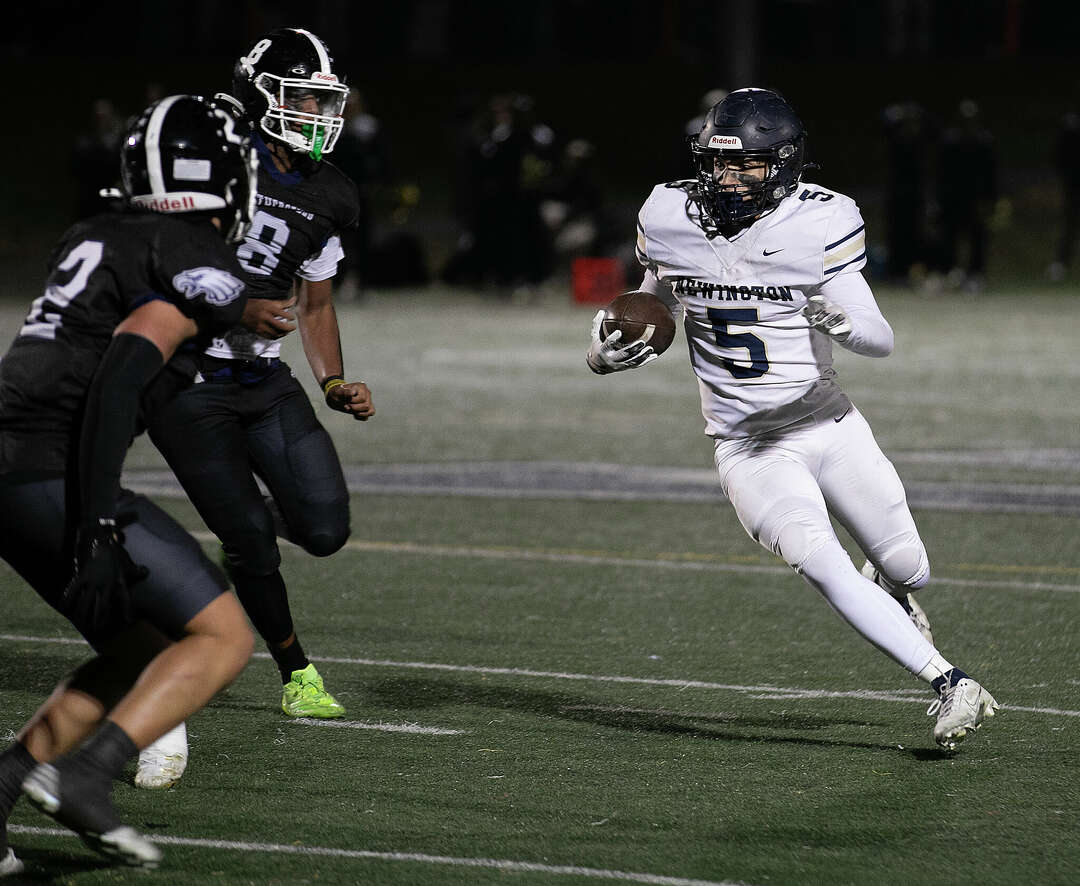 Wethersfield football beats Newington, earns CIAC Class MM playoff bid
