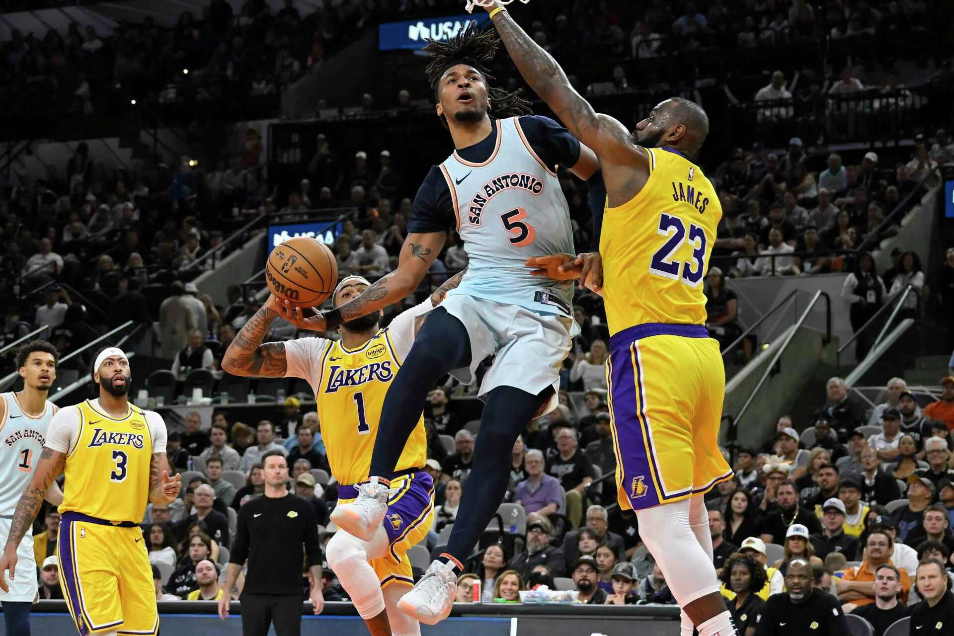 Can Steph Castle keep the Rookie of the Year trophy in San Antonio?