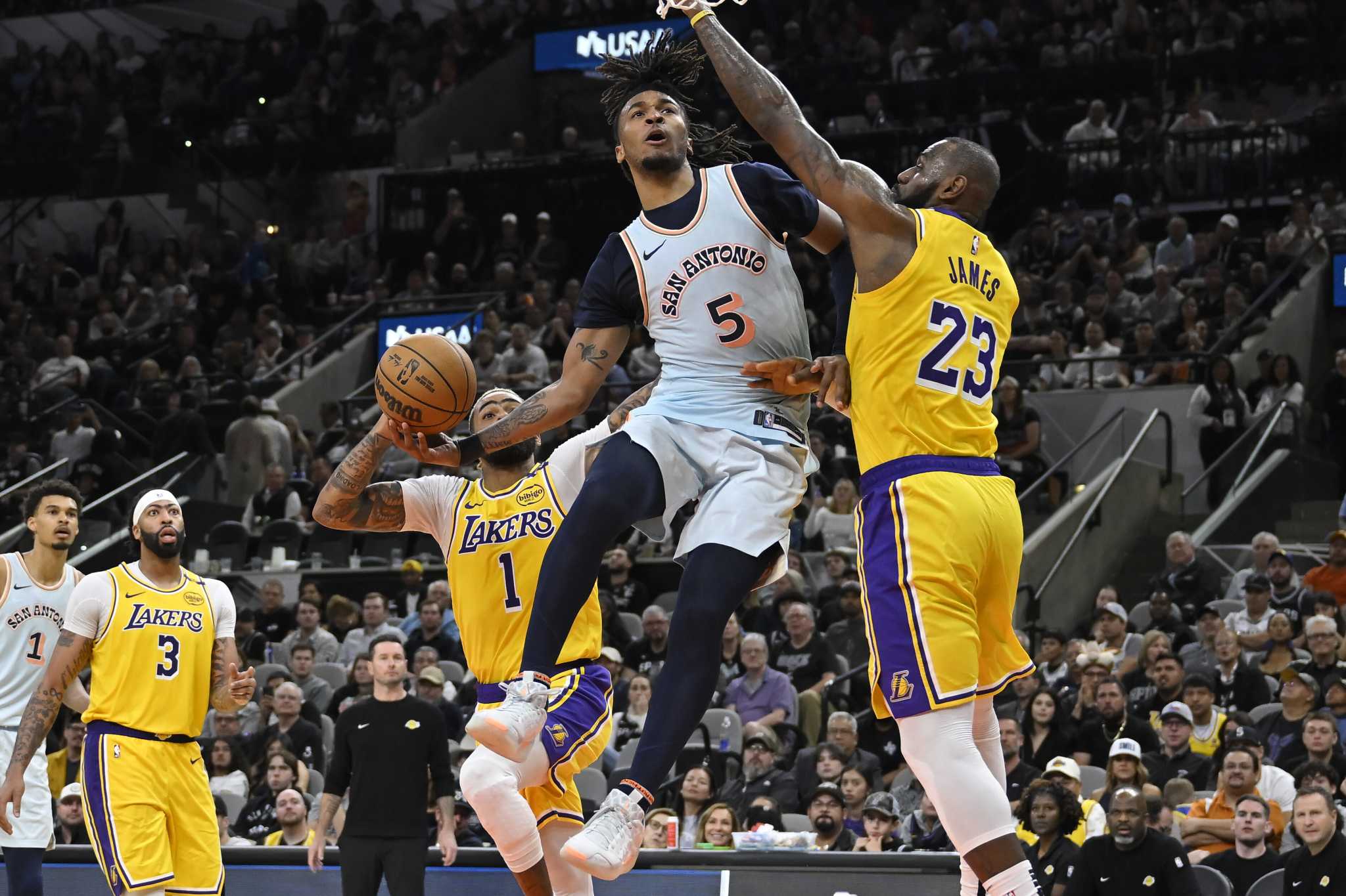 Can Steph Castle keep the Rookie of the Year trophy in San Antonio?