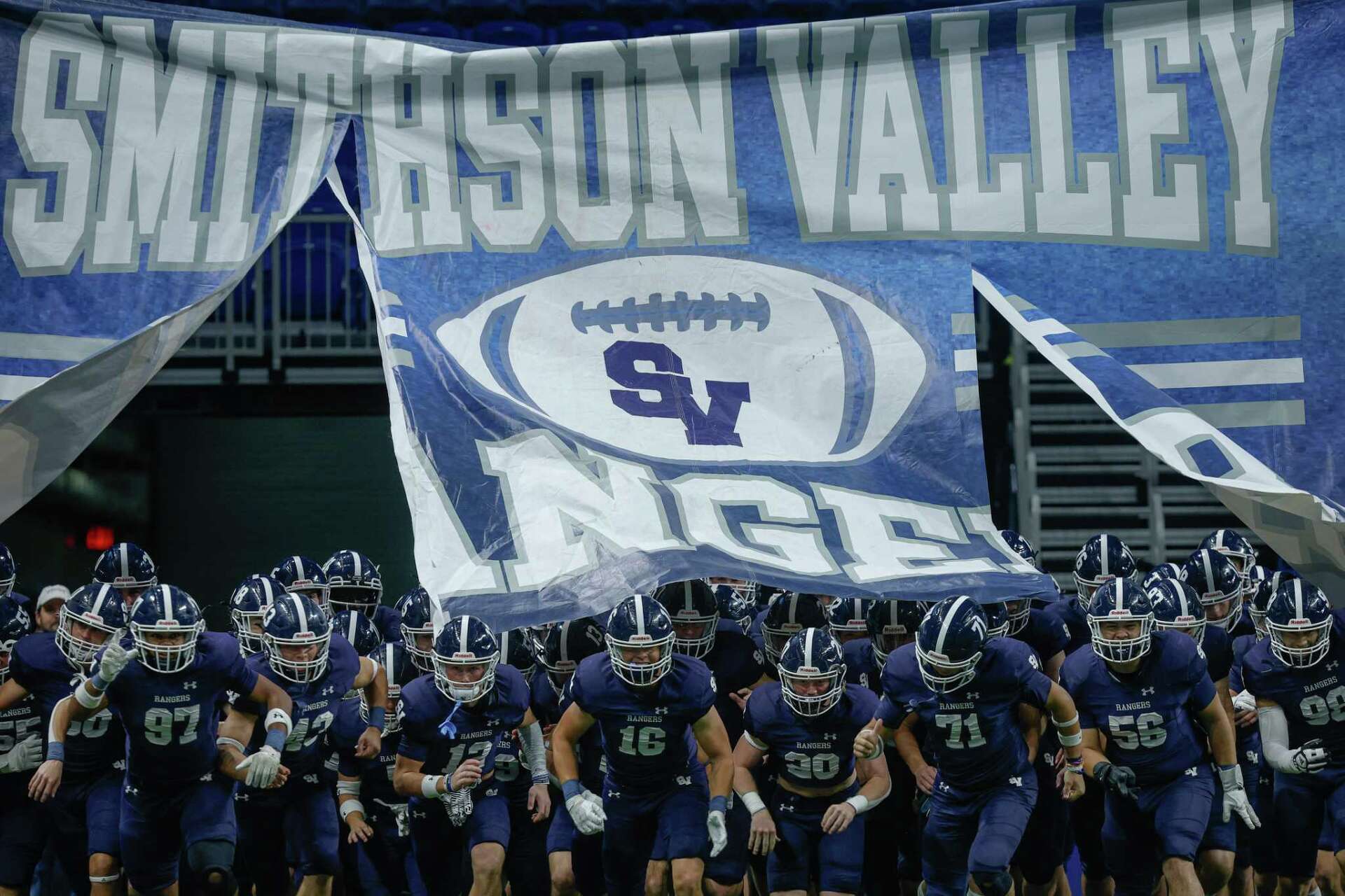 Smithson Valley runs past New Braunfels, into region finals