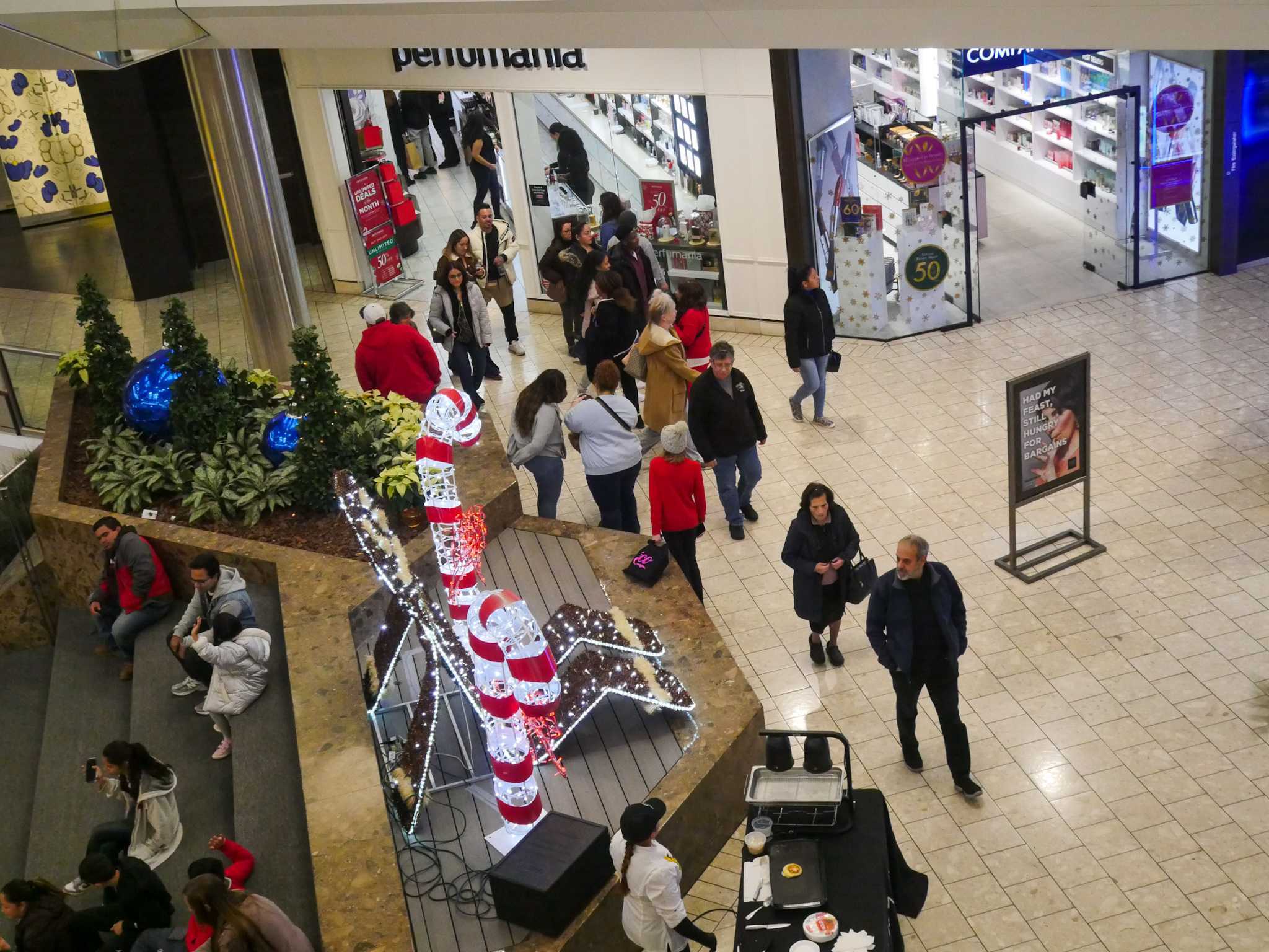 In Photos: Stamford Town Center mall welcomes shoppers on Black Friday