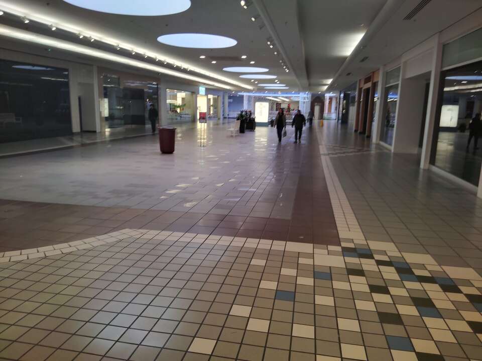 Black Friday shoppers at CT's Meriden Mall favor pickleball, Boscov's