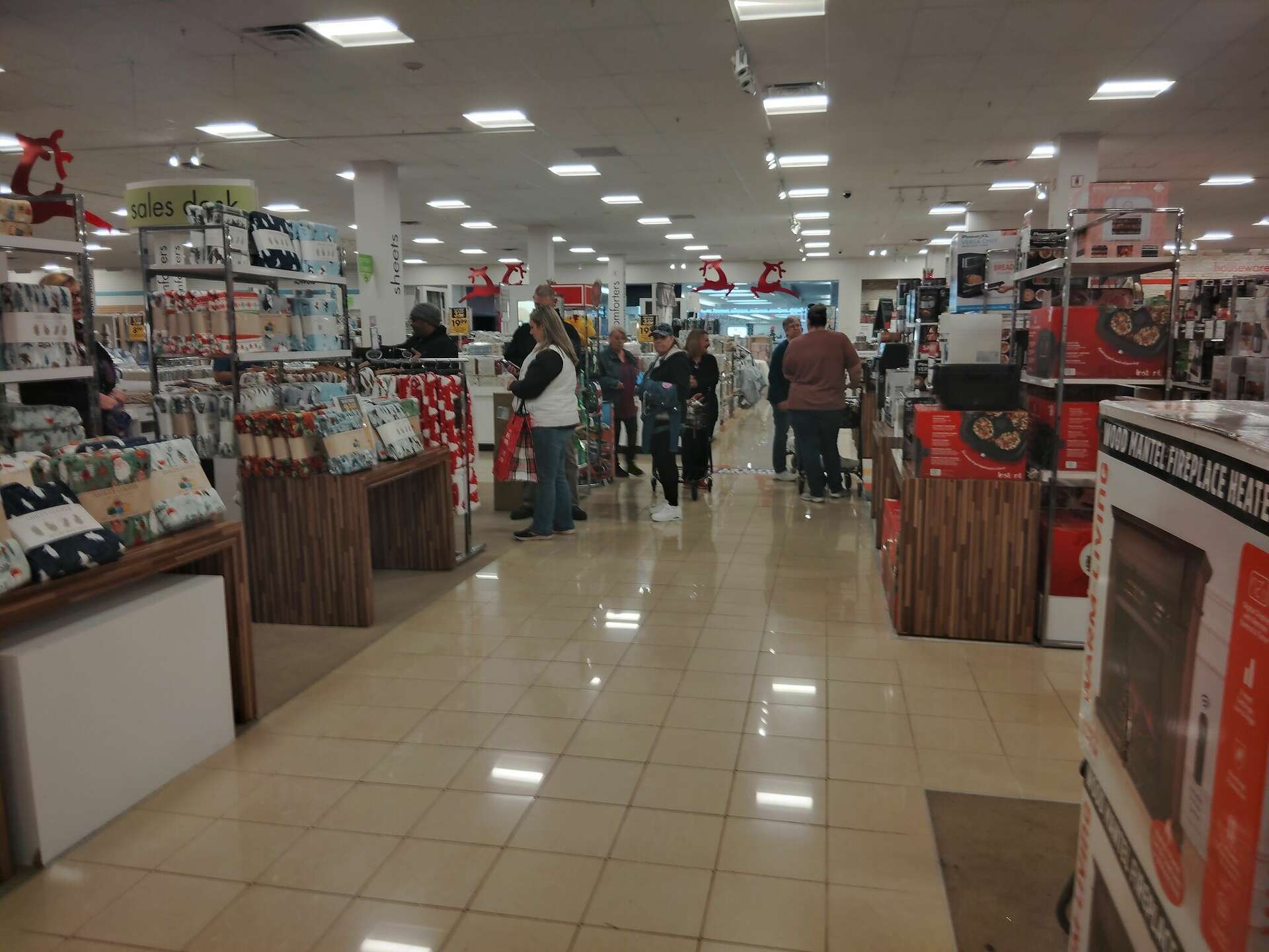 Black Friday shoppers at CT's Meriden Mall favor pickleball, Boscov's