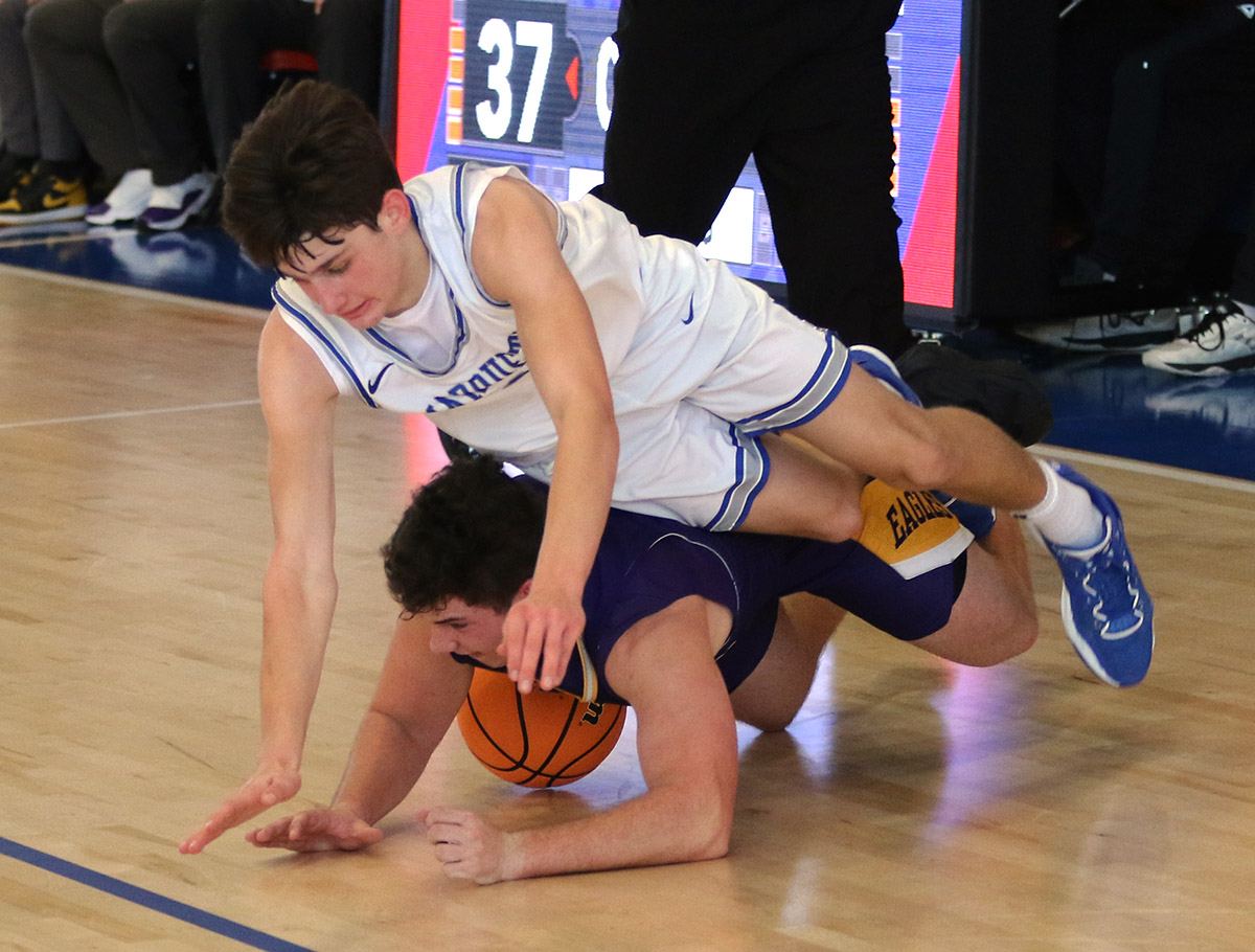 Chase Jones' buzzer-beater secures Marquette's win over McGivney