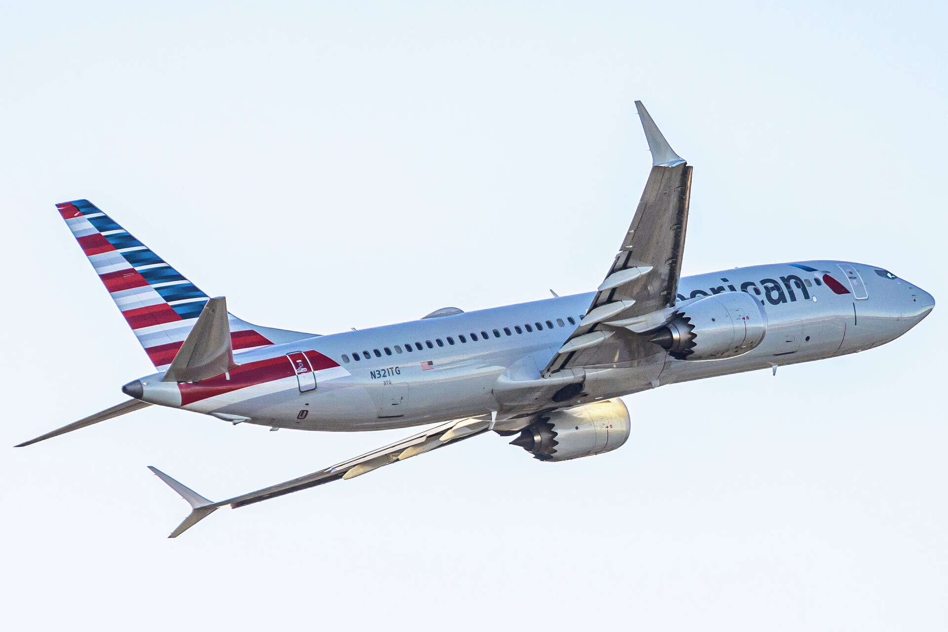 Man accused of aggressive American Airlines fit faces 20 years