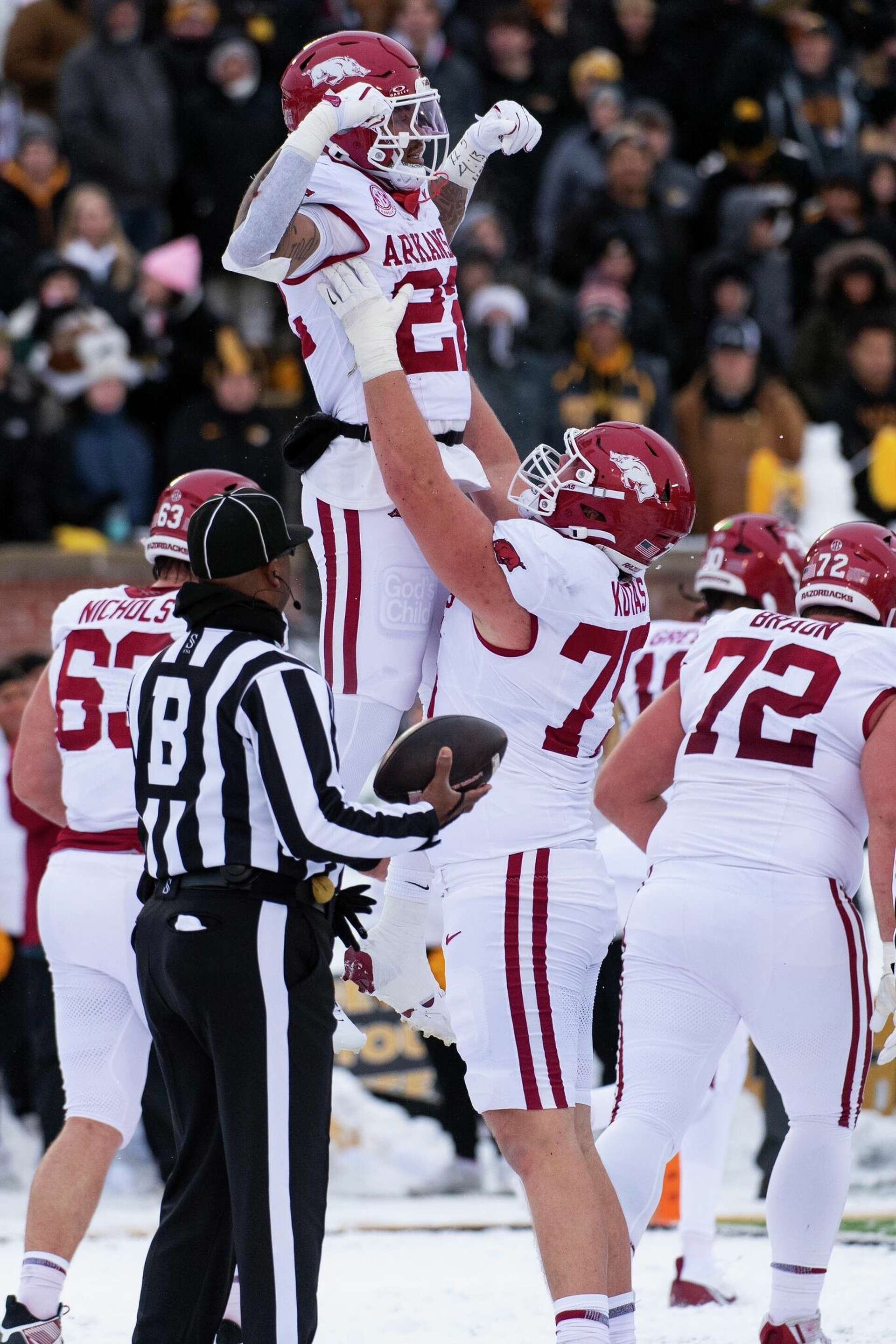 Arkansas lineman Landon Jackson carted off the field vs. Mizzou