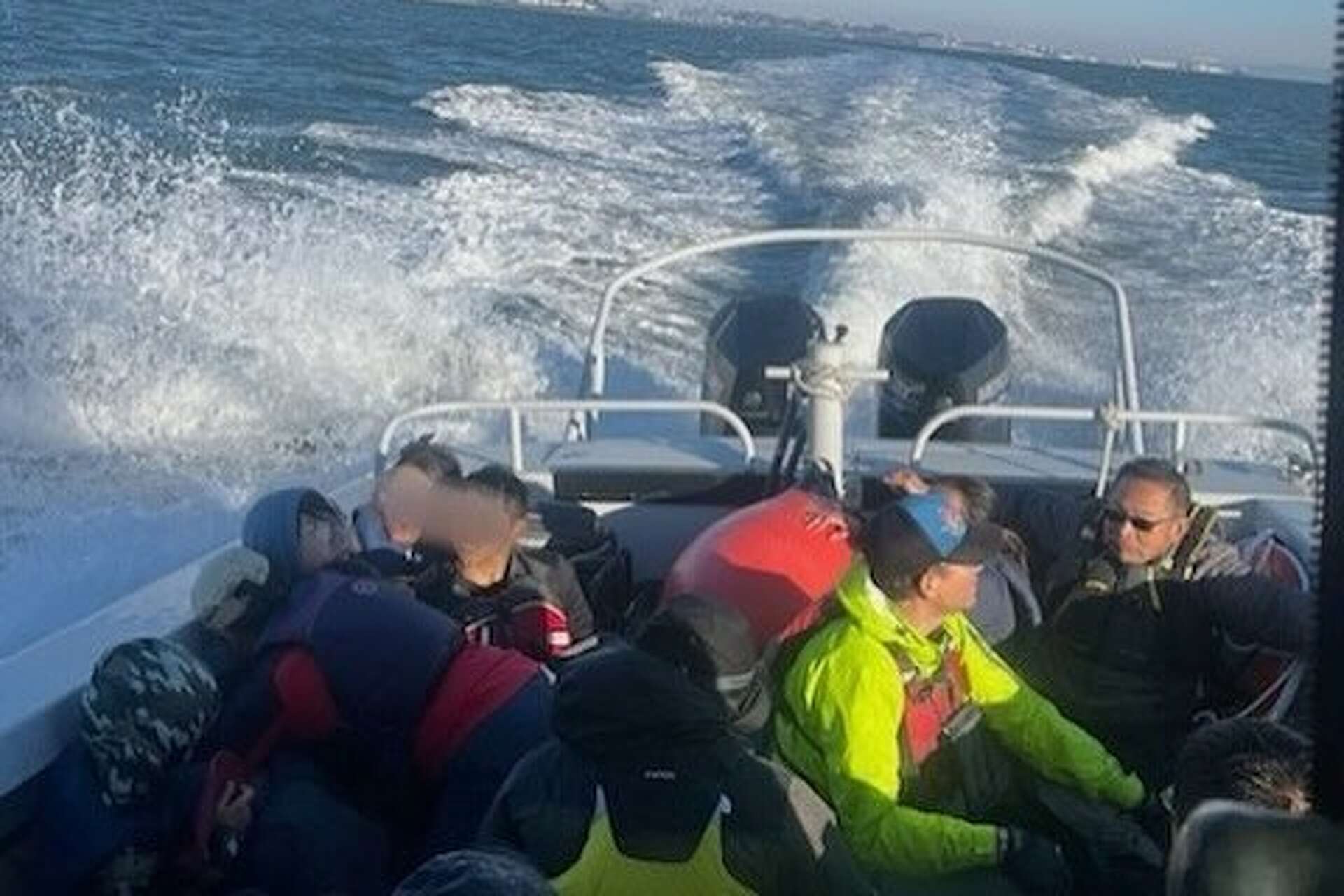 18 people rescued from SF Bay after boat capsizes
