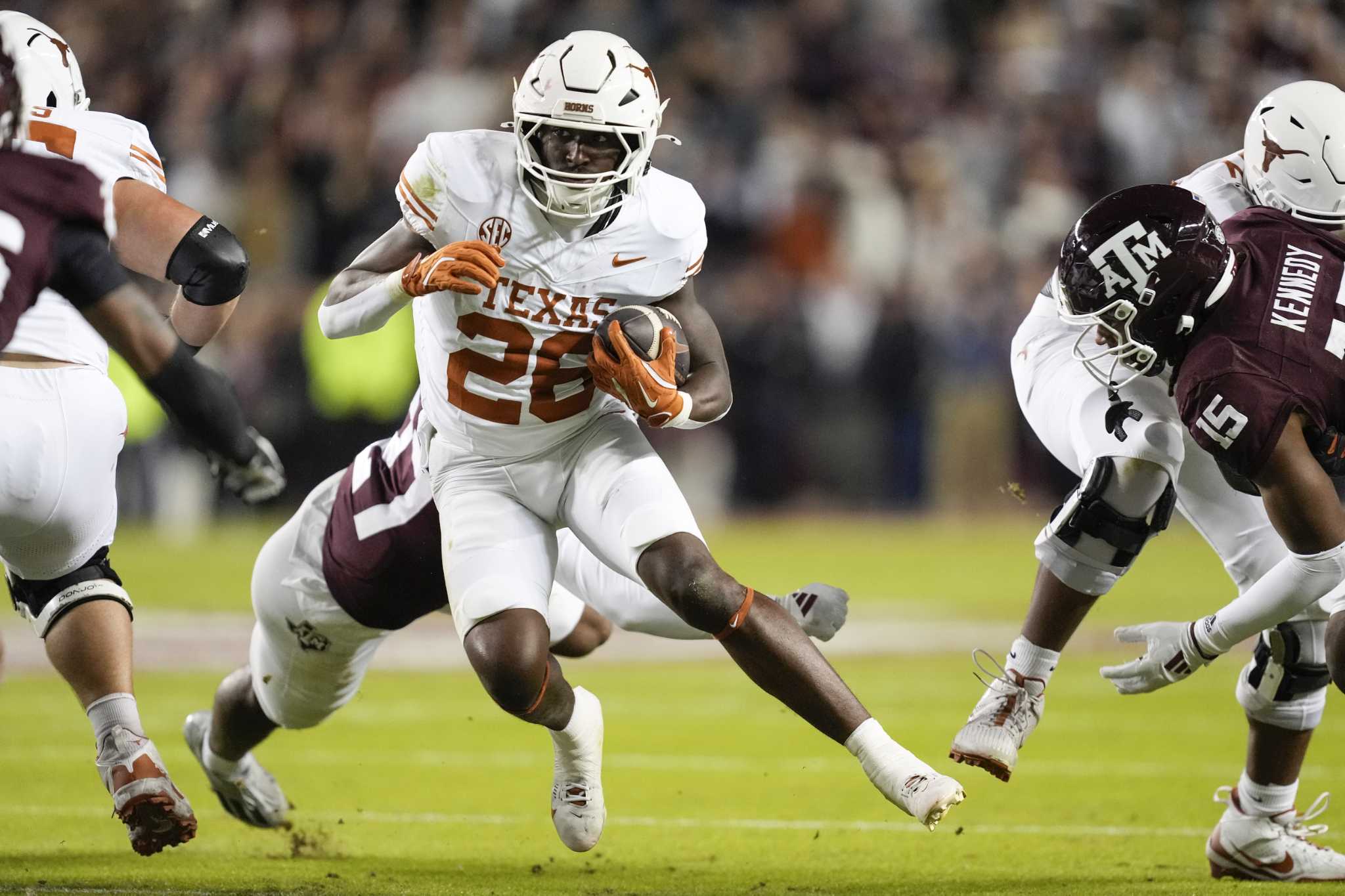 UT Longhorns: Quintrevion Wisner, run game fuel trip to SEC title game