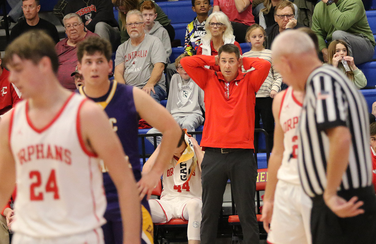 Centralia beats East Side, earns fourth Hoopsgiving Classic title