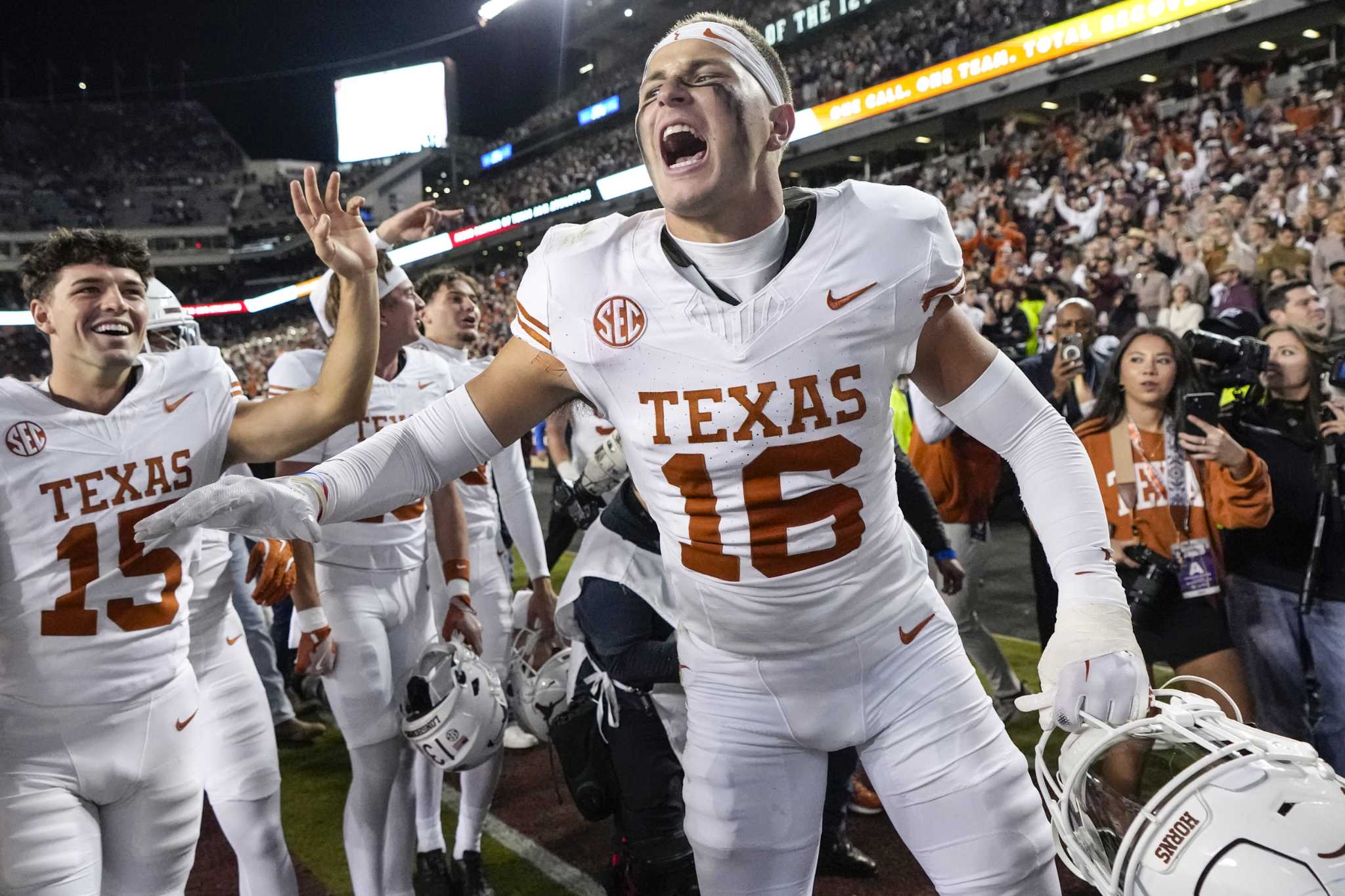 Texas Longhorns show their grit in rivalry reunion vs. TexasA&M Aggies