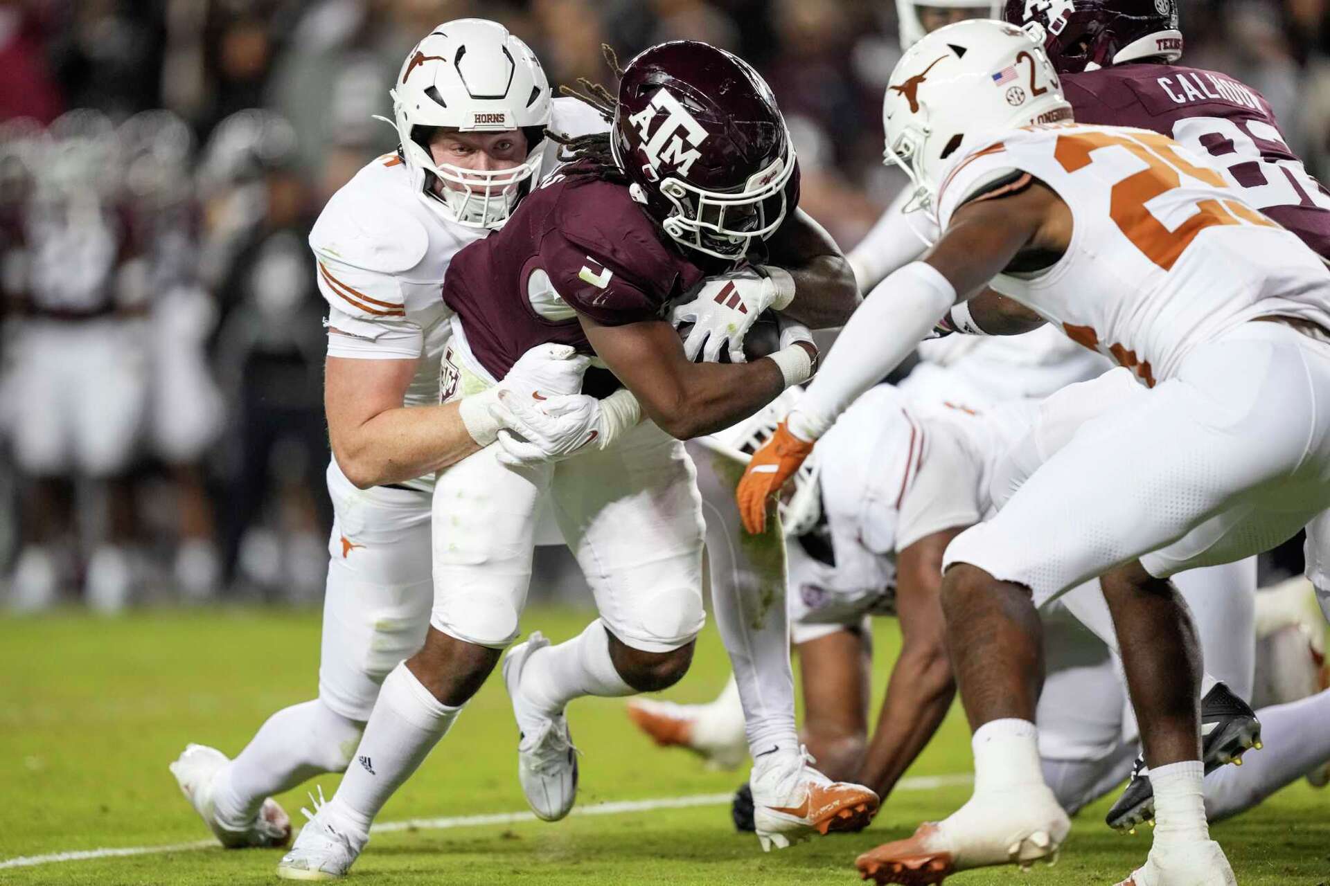 Texas Longhorns show their grit in rivalry reunion vs. TexasA&M Aggies