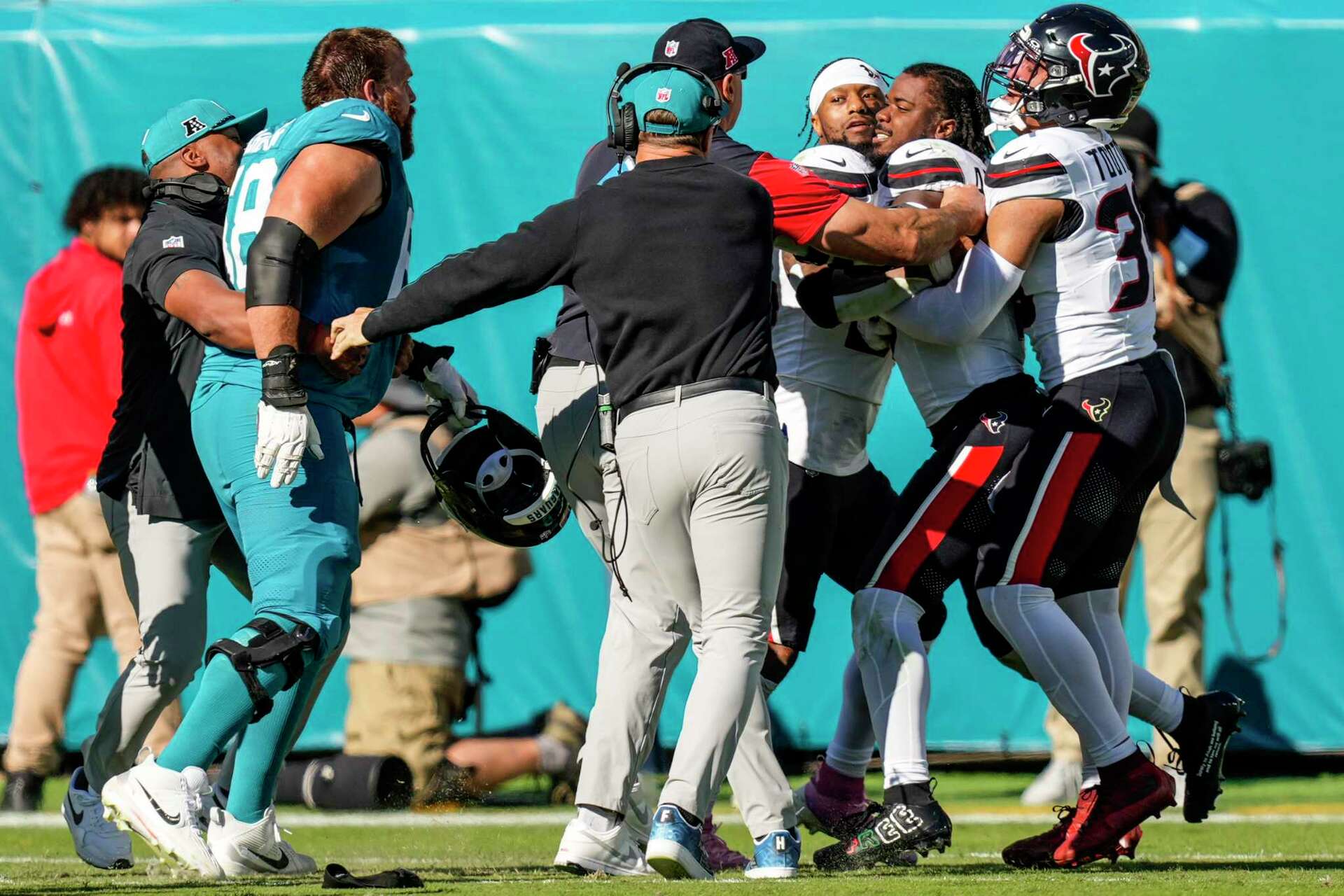 Houston Texans: Azeez Al-Shaair suspended for 3 games; GM blasts ban