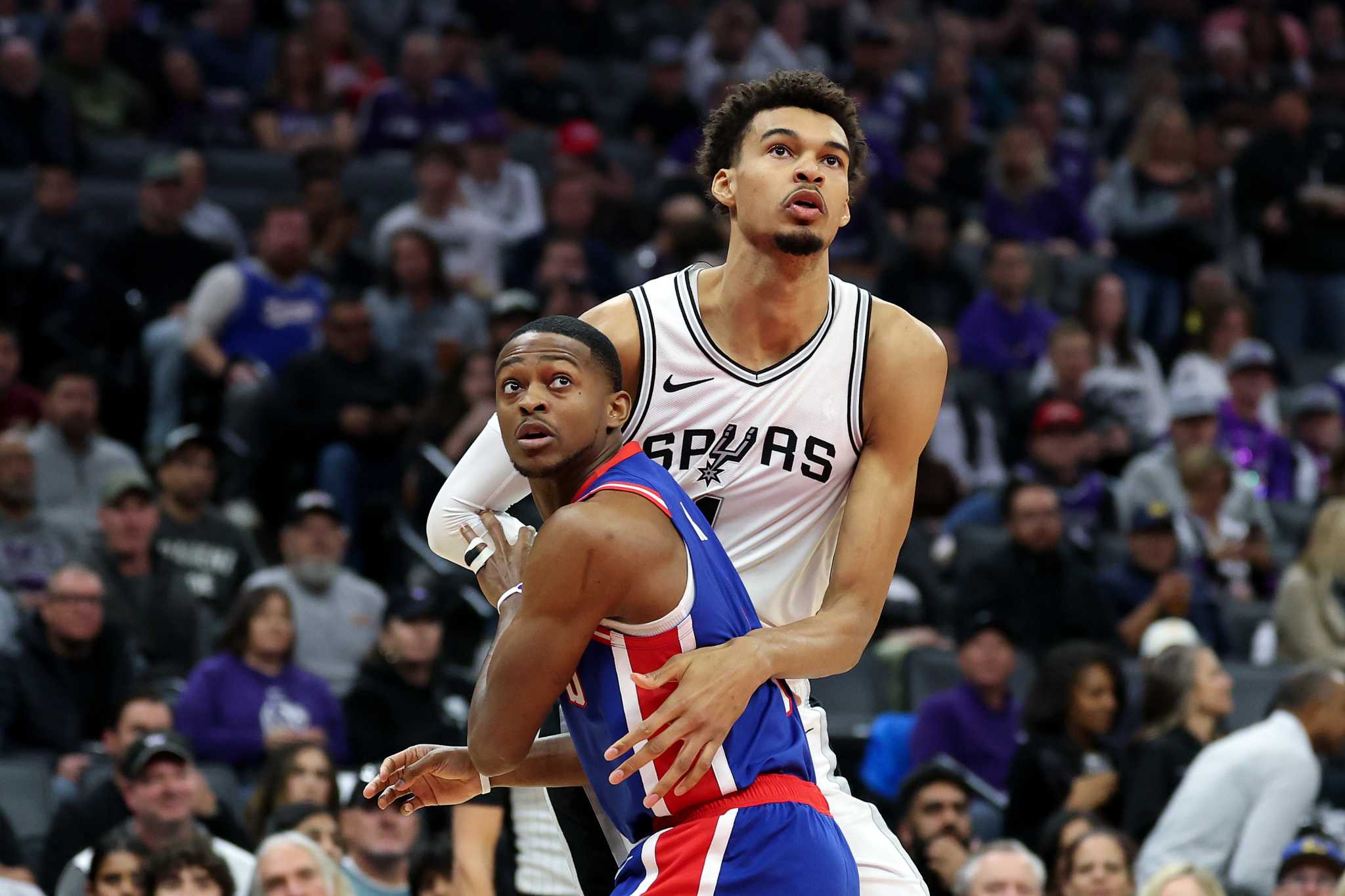 Spurs acquire De'Aaron Fox in blockbuster trade with Sacramento Kings