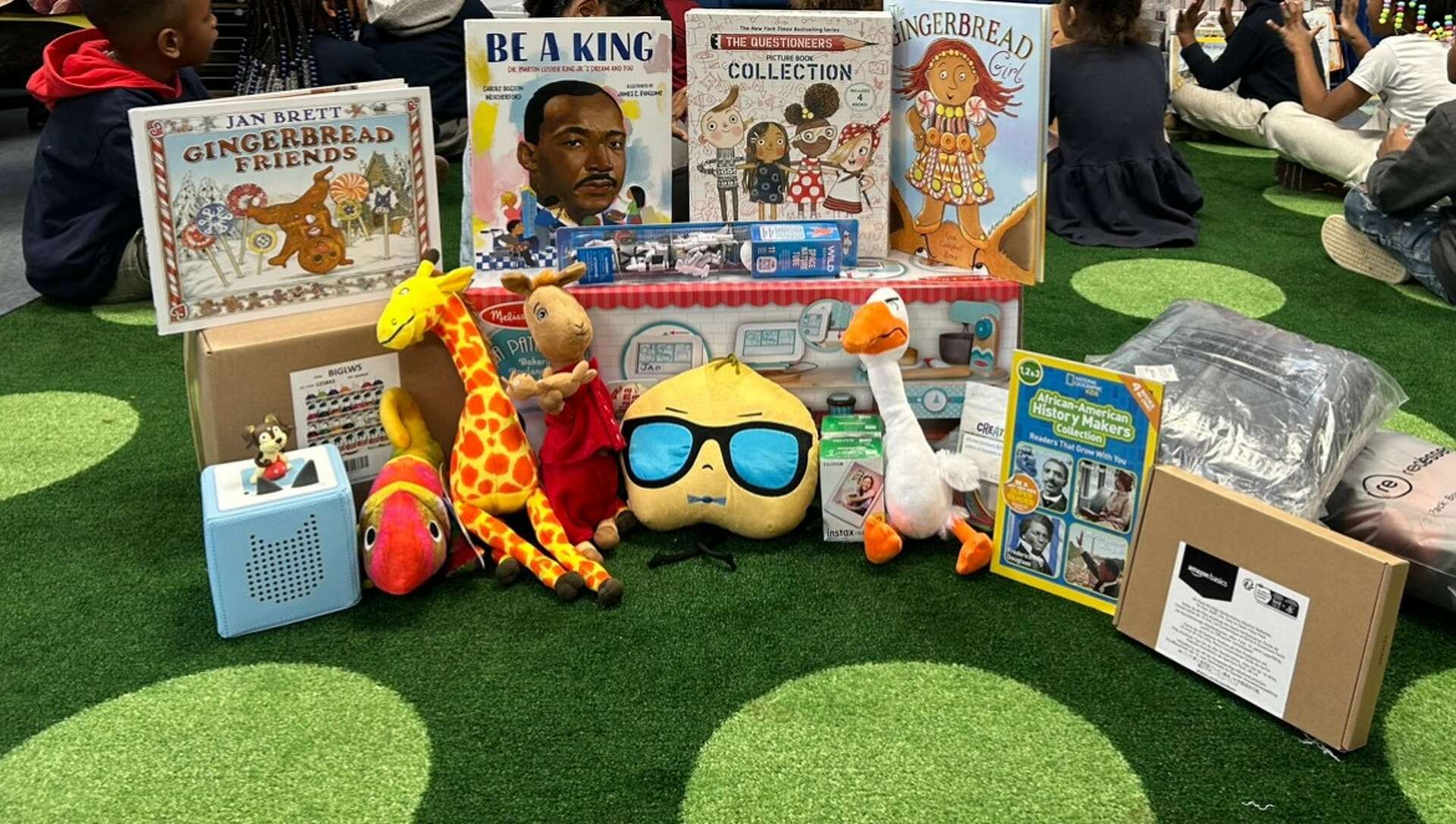 Anonymous Houston influencer clears $1M for teachers on Giving Tuesday