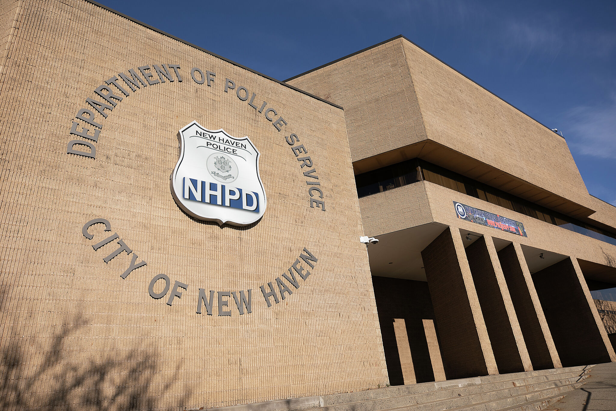 New Haven police: Person robbed at gunpoint at meetup to sell Airpods