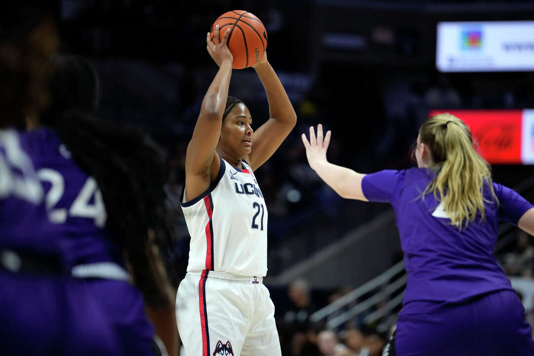 UConn freshman Sarah Strong scored 29 points in 28 minutes Tuesday