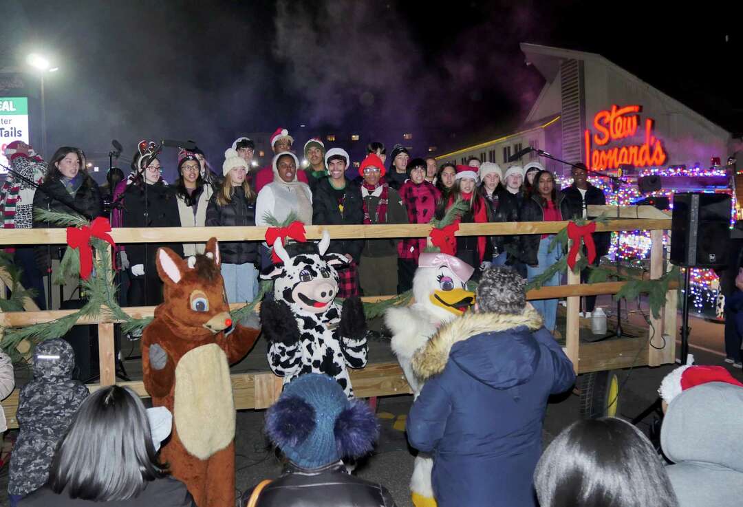 Stew Leonard's, Santa celebrate holidays with annual Farm Lighting