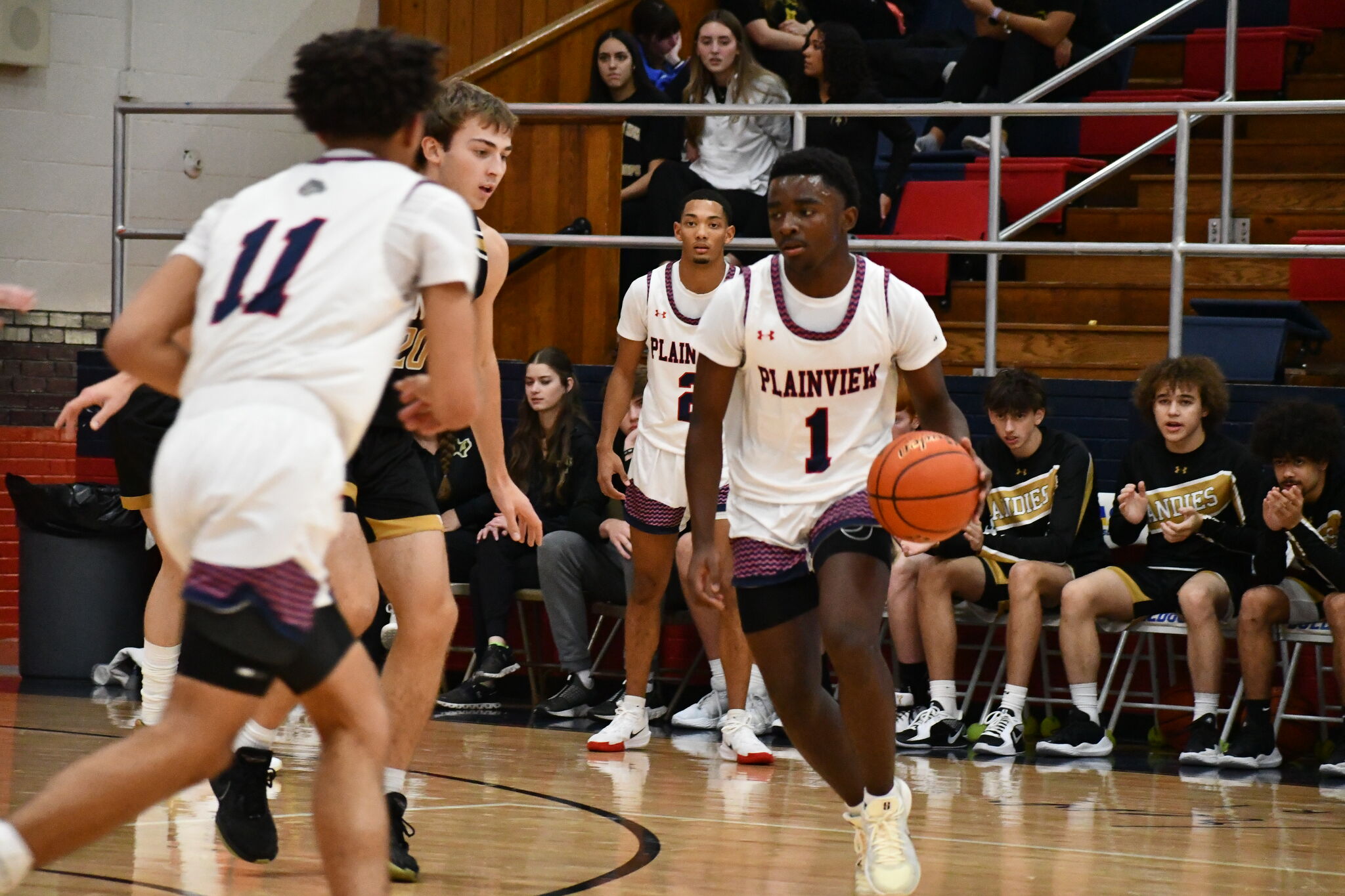 Bulldogs basketball bests Coronado, 62-49