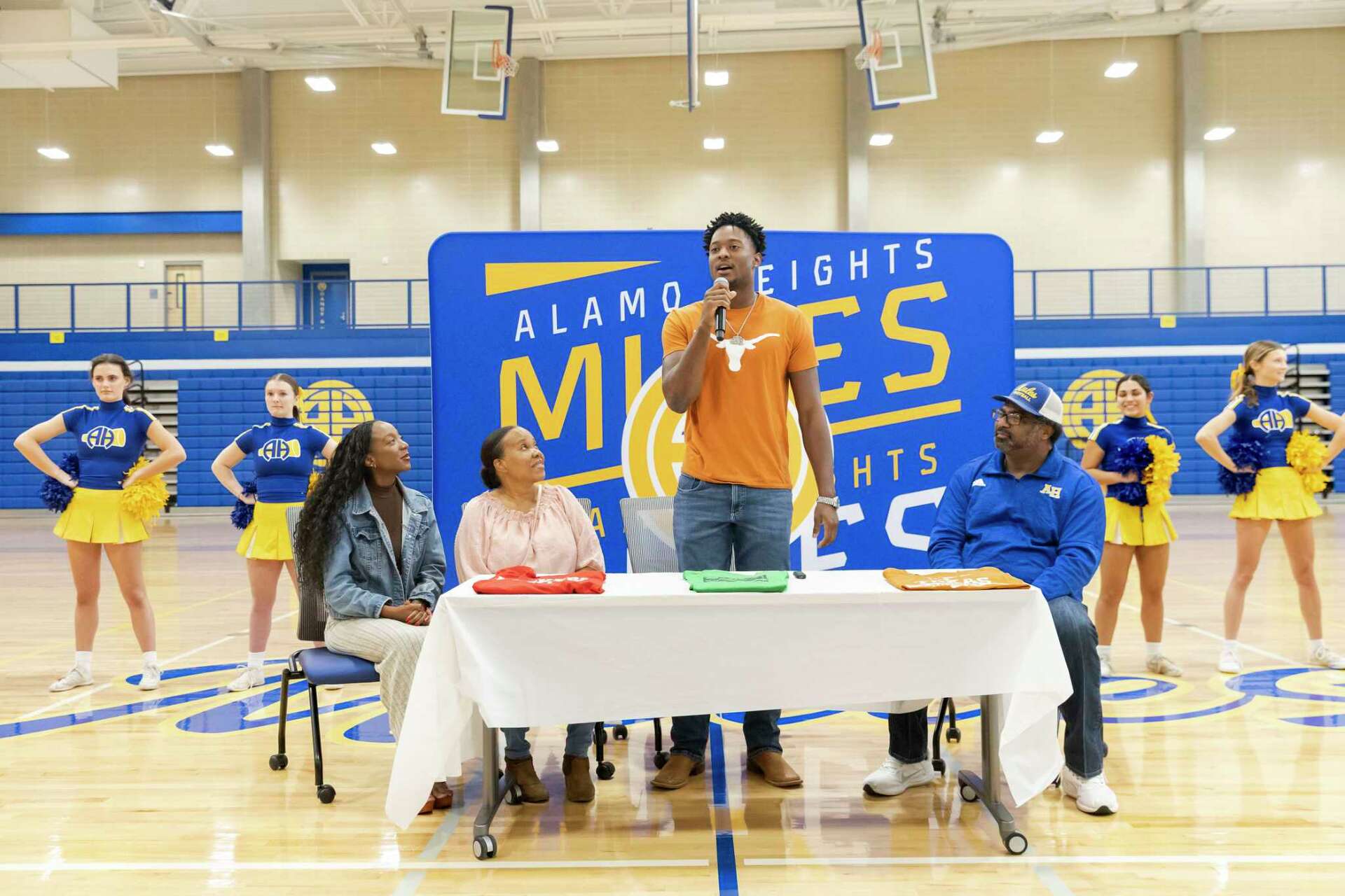 Michael Terry III signs with Texas Longhorns