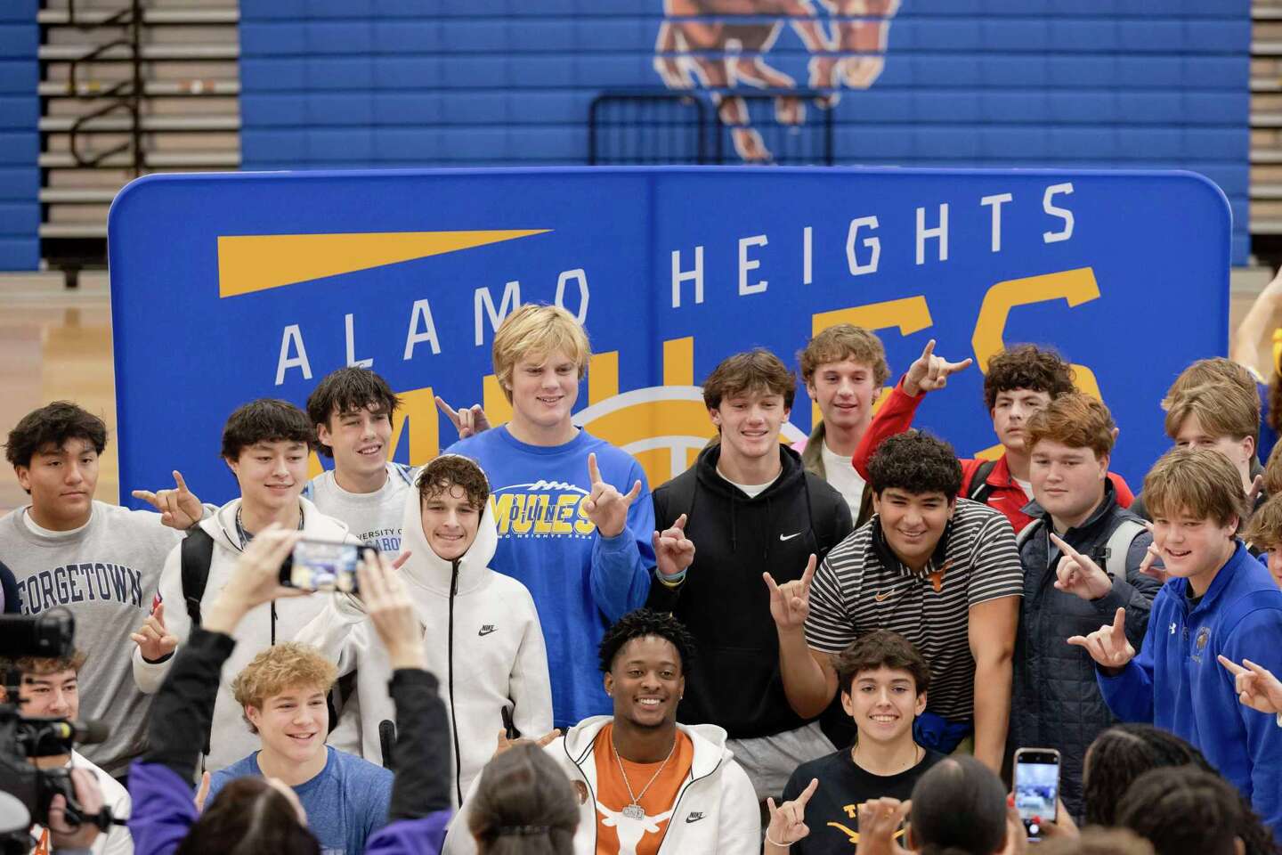 Michael Terry III signs with Texas Longhorns
