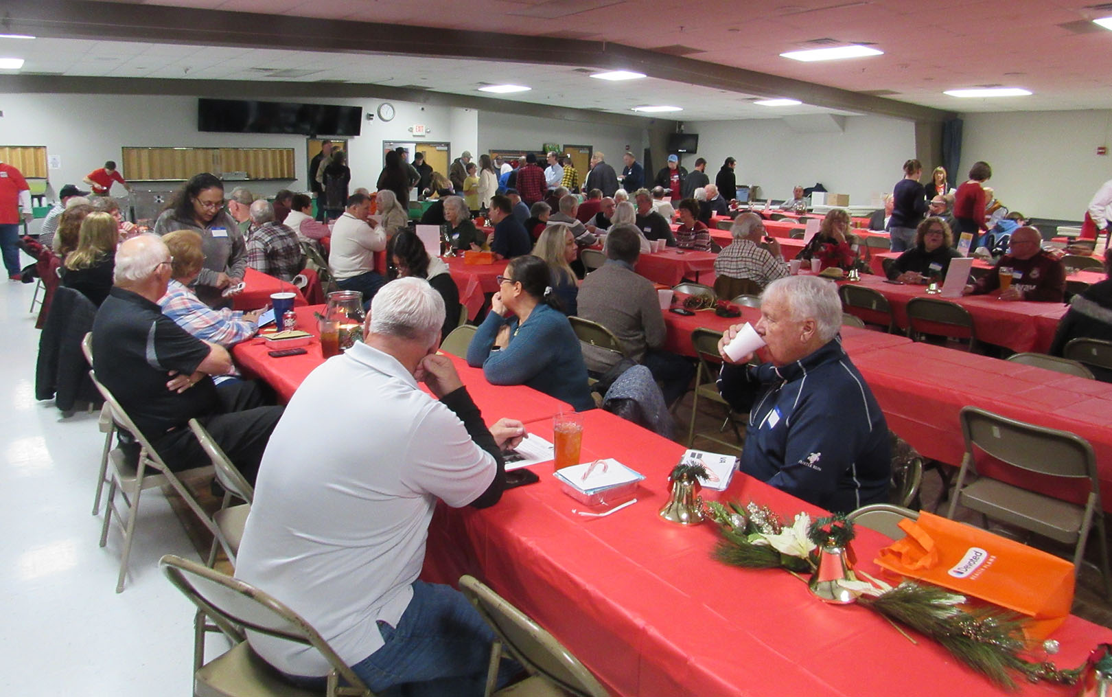 MEC Rotary and American Legion salute veterans at Christmas dinner
