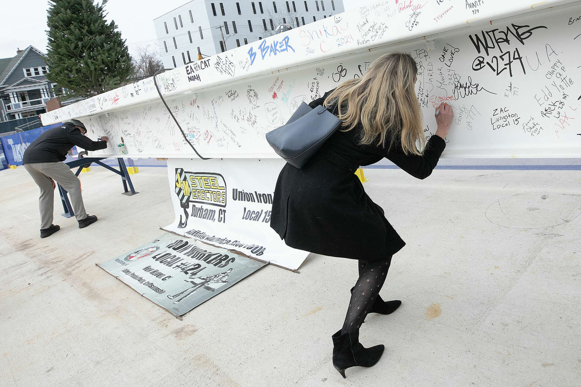 Yale marks construction milestone at $838M neuroscience center in CT
