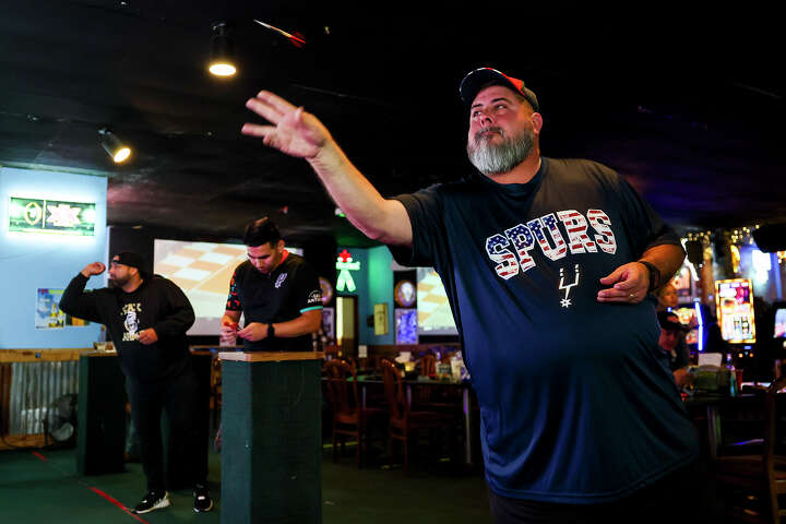 Best men's darts player in U.S. hails from San Antonio