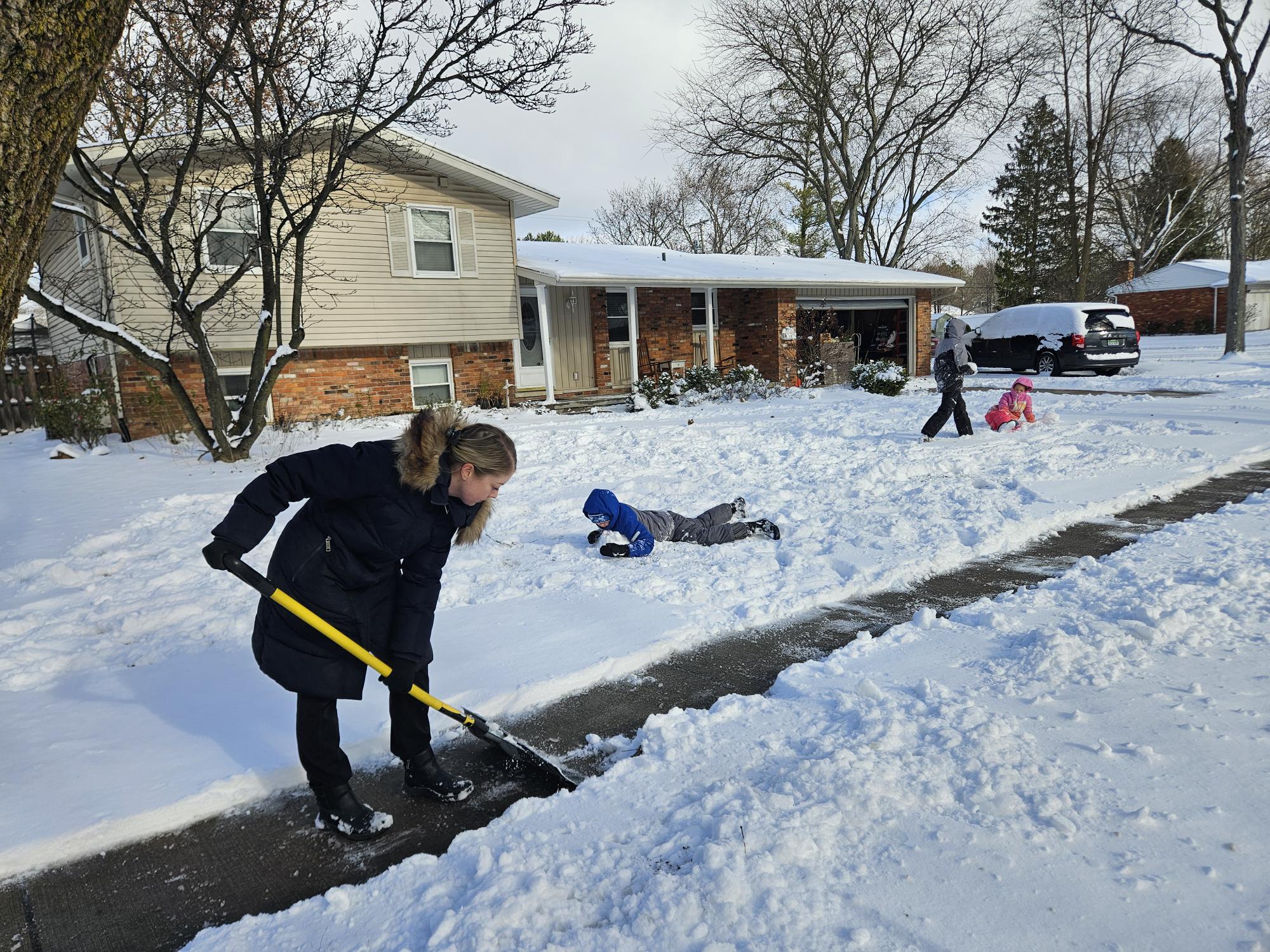Winter weather: First big snowfall closes Midland County schools