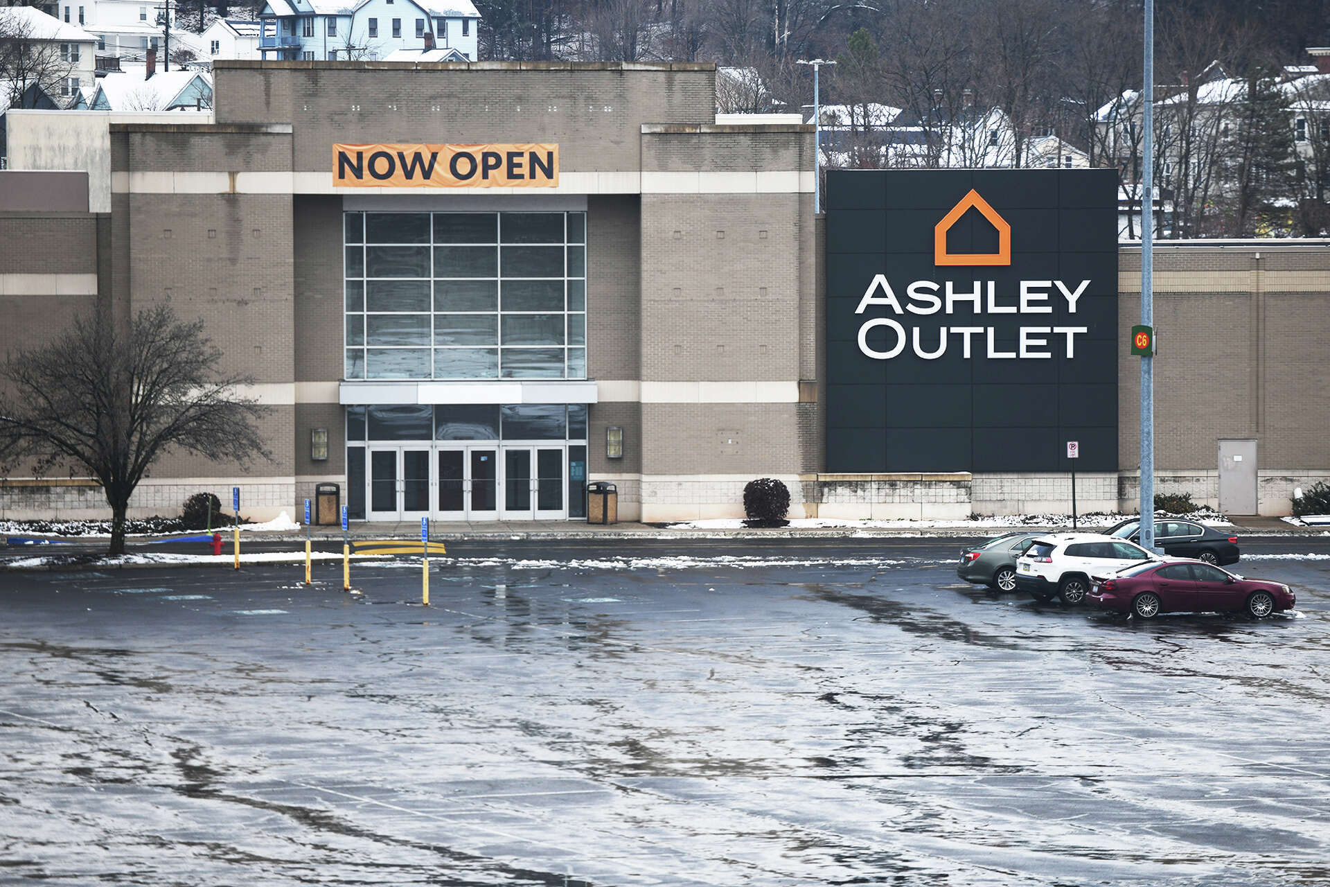 Burlington, FYE leave vacancies at Waterbury's Brass Mill Center mall