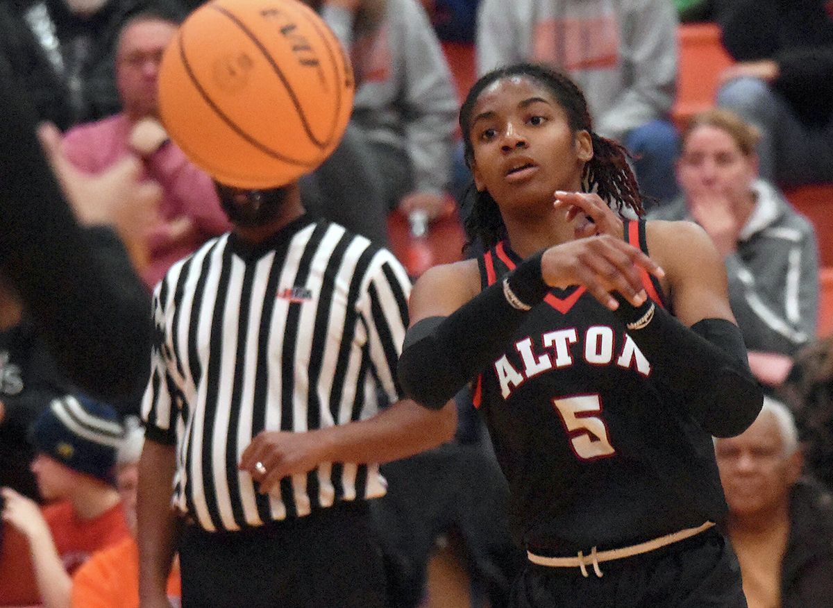 Alton girls basketball beats Edwardsville with strong third quarter