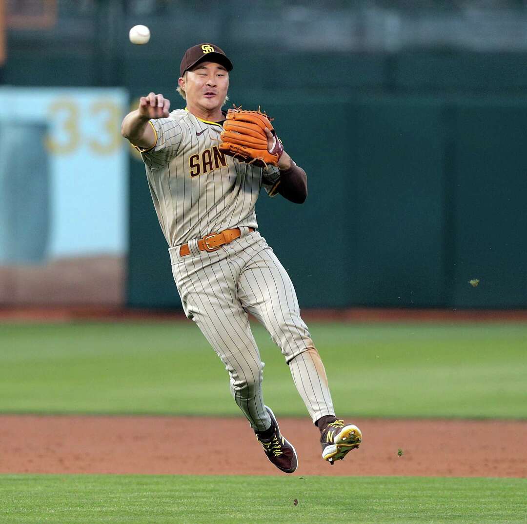 Giants target ace Corbin Burnes, shortstop Ha-Seong Kim in free agency