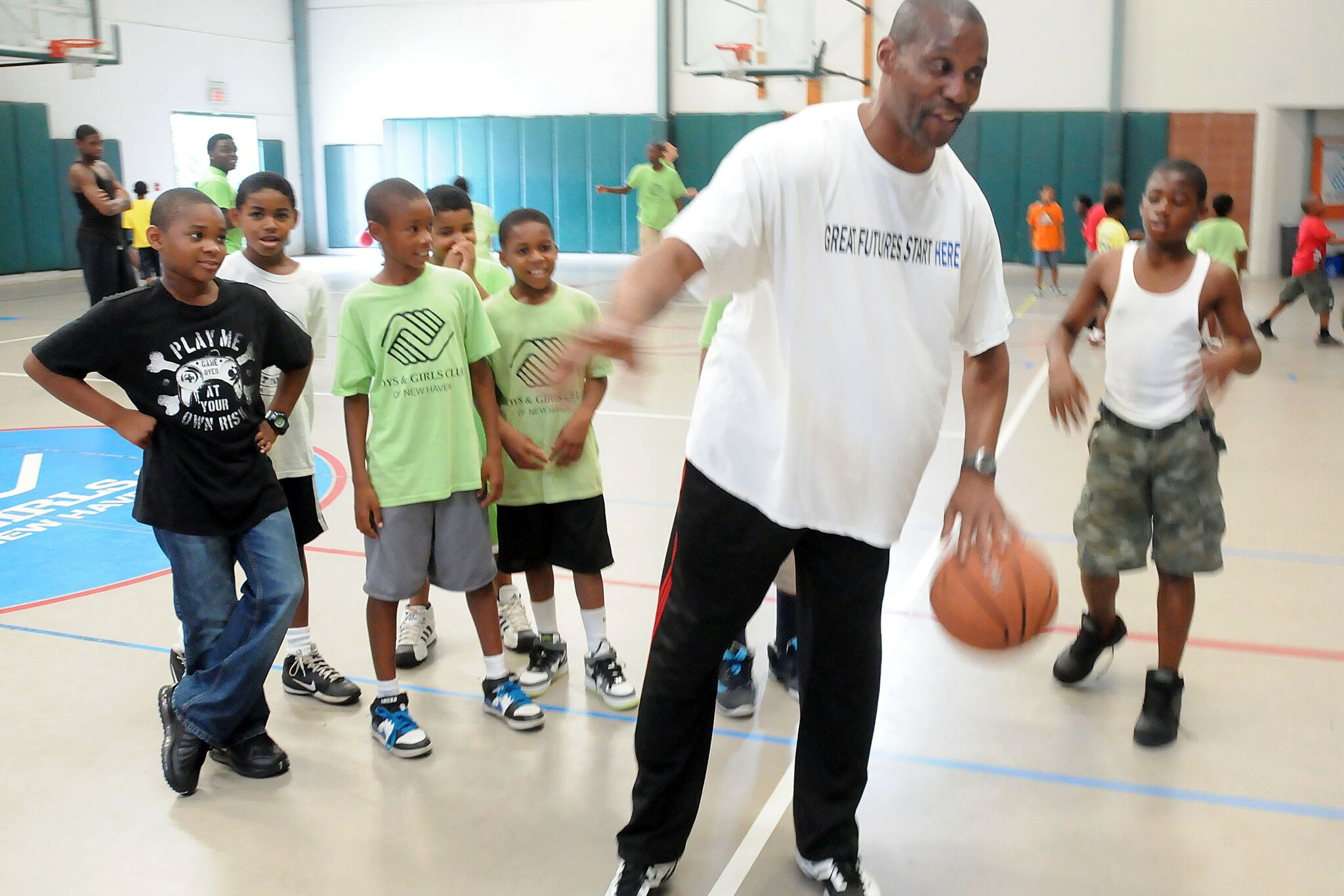 Former CT boys basketball standout Tharon Mayes new coach at Career