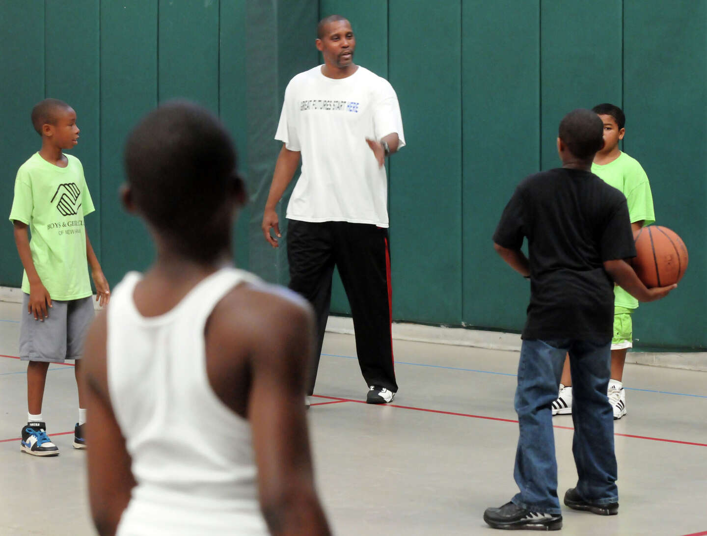 Former CT boys basketball standout Tharon Mayes new coach at Career