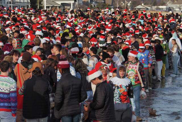 In photos: Thousands crowd beach for Fairfield's SantaCon