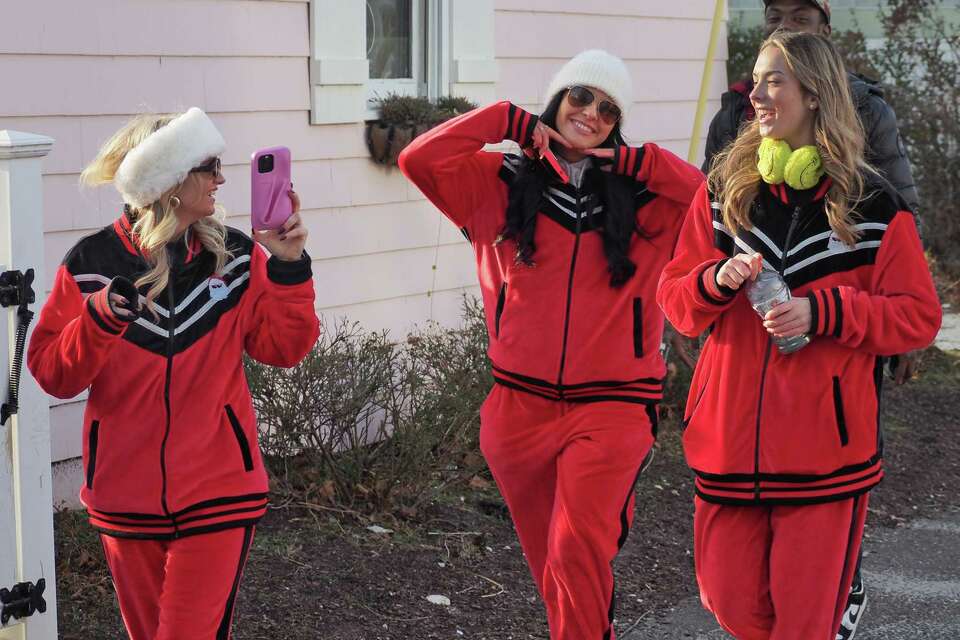 In photos: Thousands crowd beach for Fairfield's SantaCon