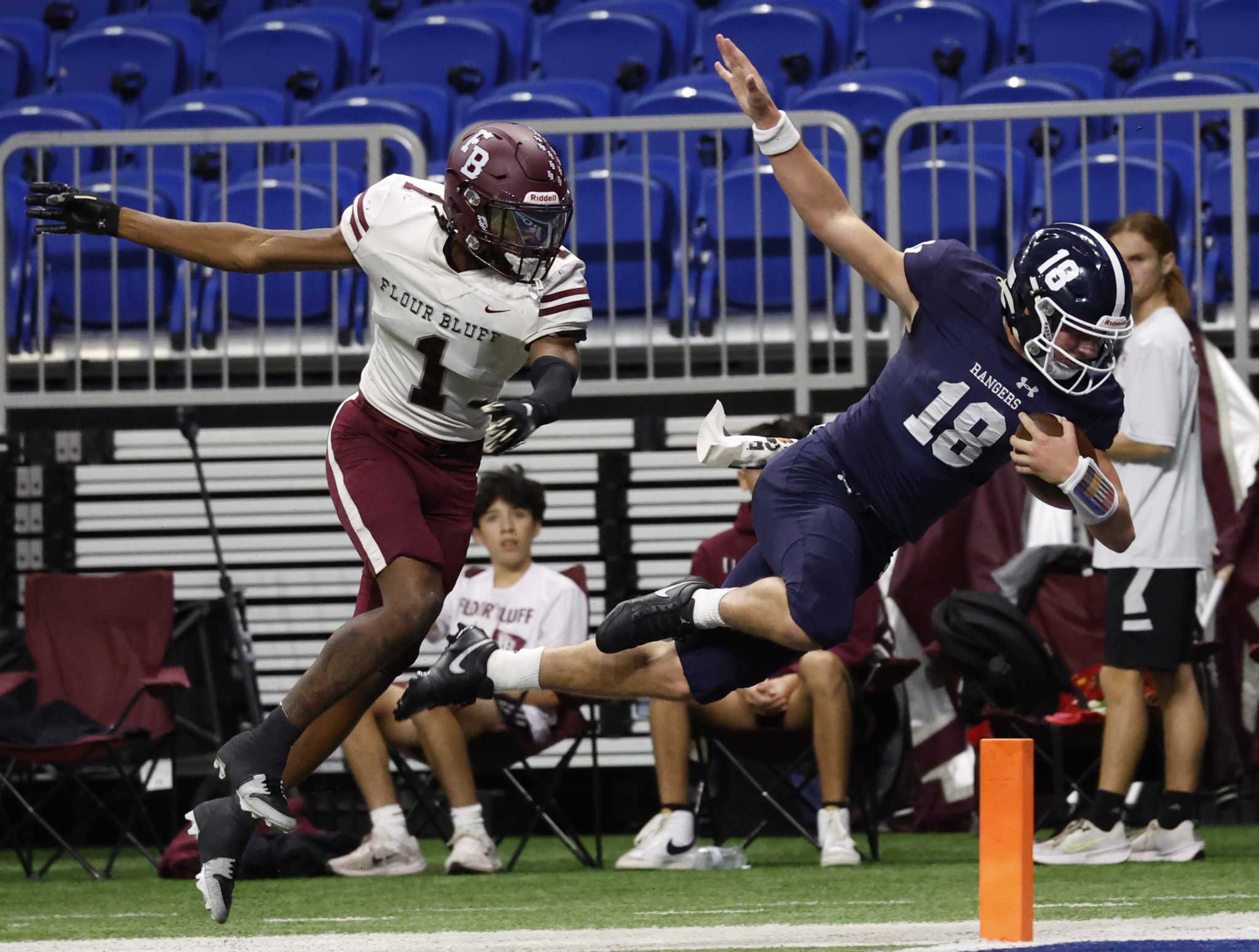 Smithson Valley football routs Flour Bluff in regional final