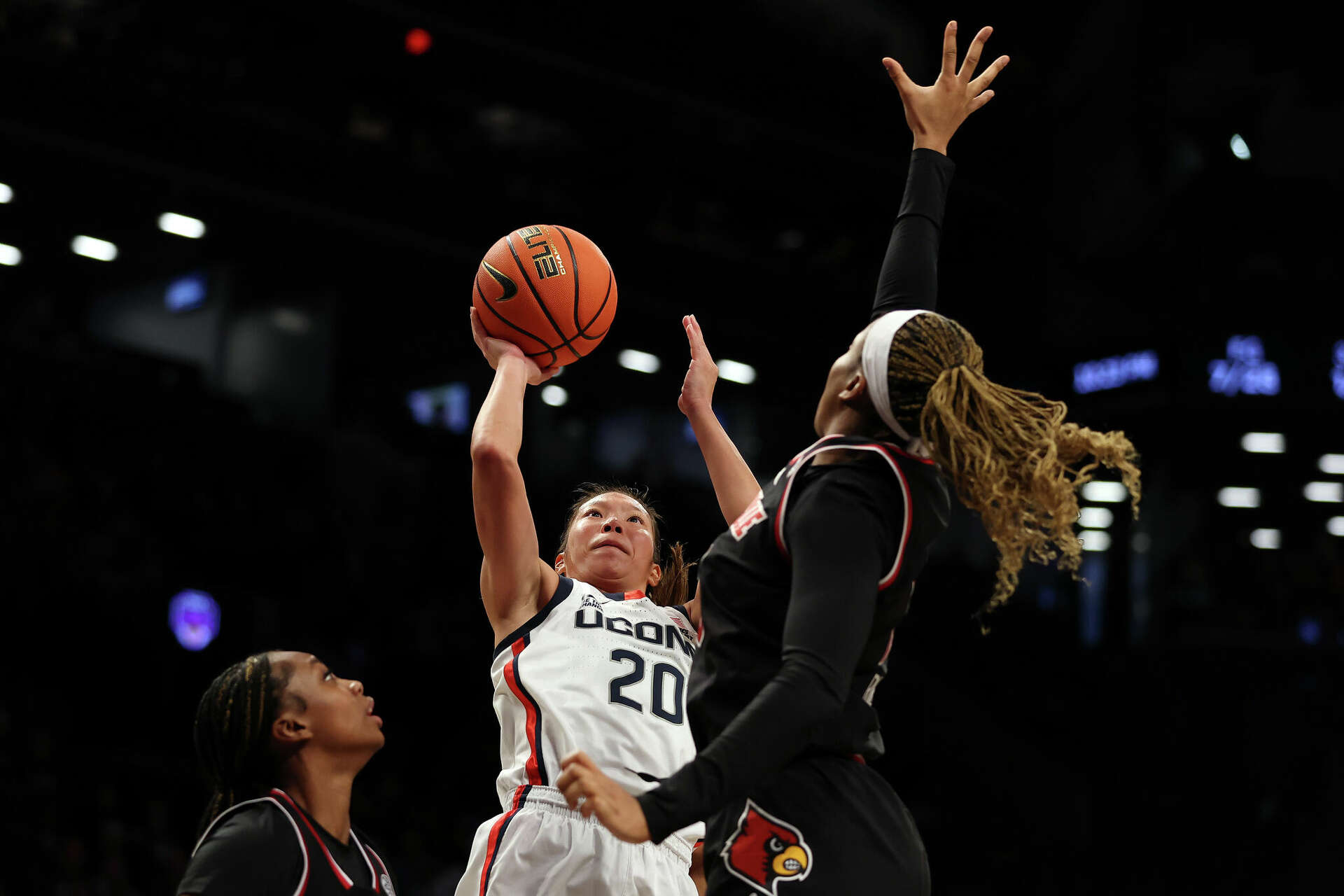 Sarah Strong leads UConn women's basketball over Louisville