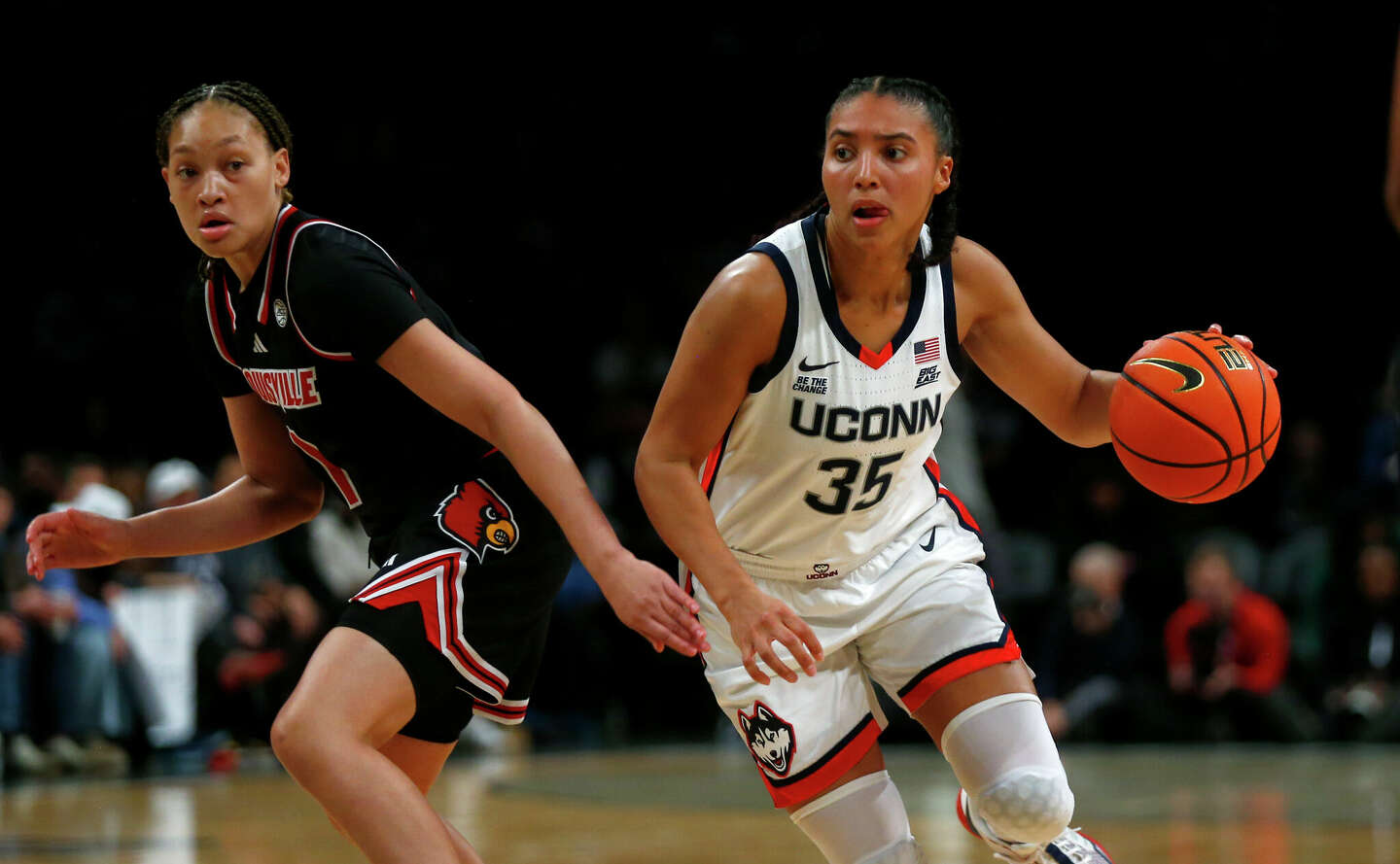 Sarah Strong leads UConn women's basketball over Louisville